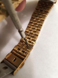 How to Remove Watch Links : 5 Steps (with Pictures) - Instructables