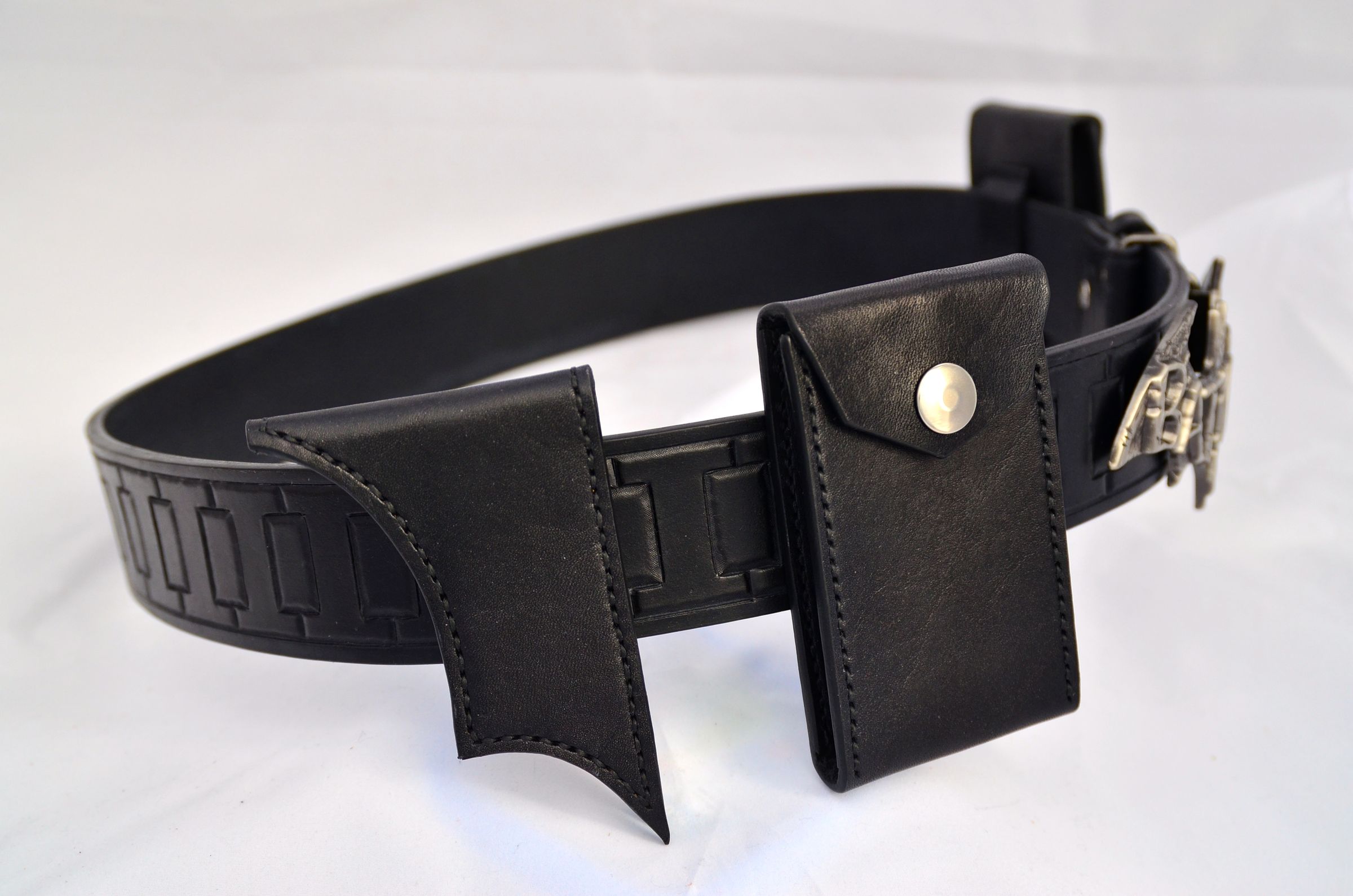 How to Make a Batman Utility Belt : 7 Steps (with Pictures) - Instructables