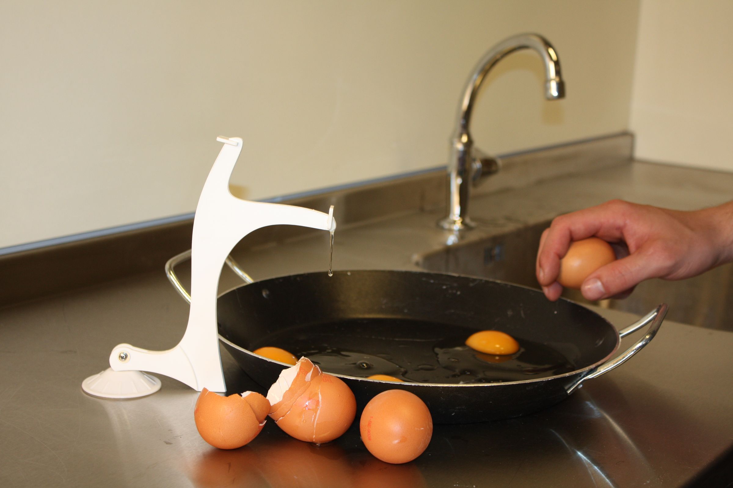 The EZegg, Breaking an Egg With One Hand : 7 Steps (with Pictures ...