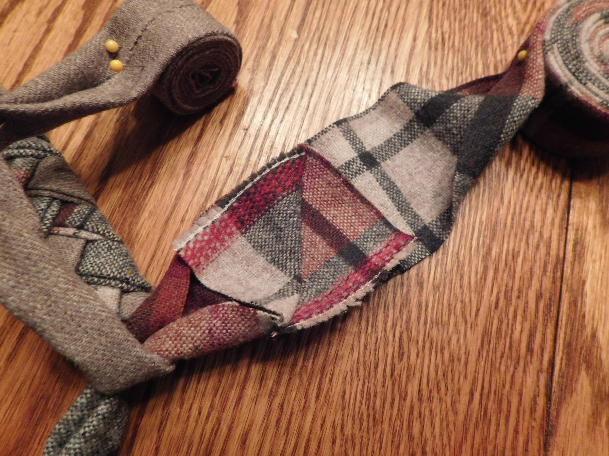 Heirloom Wool Cloth Braided Rug : 7 Steps (with Pictures) - Instructables