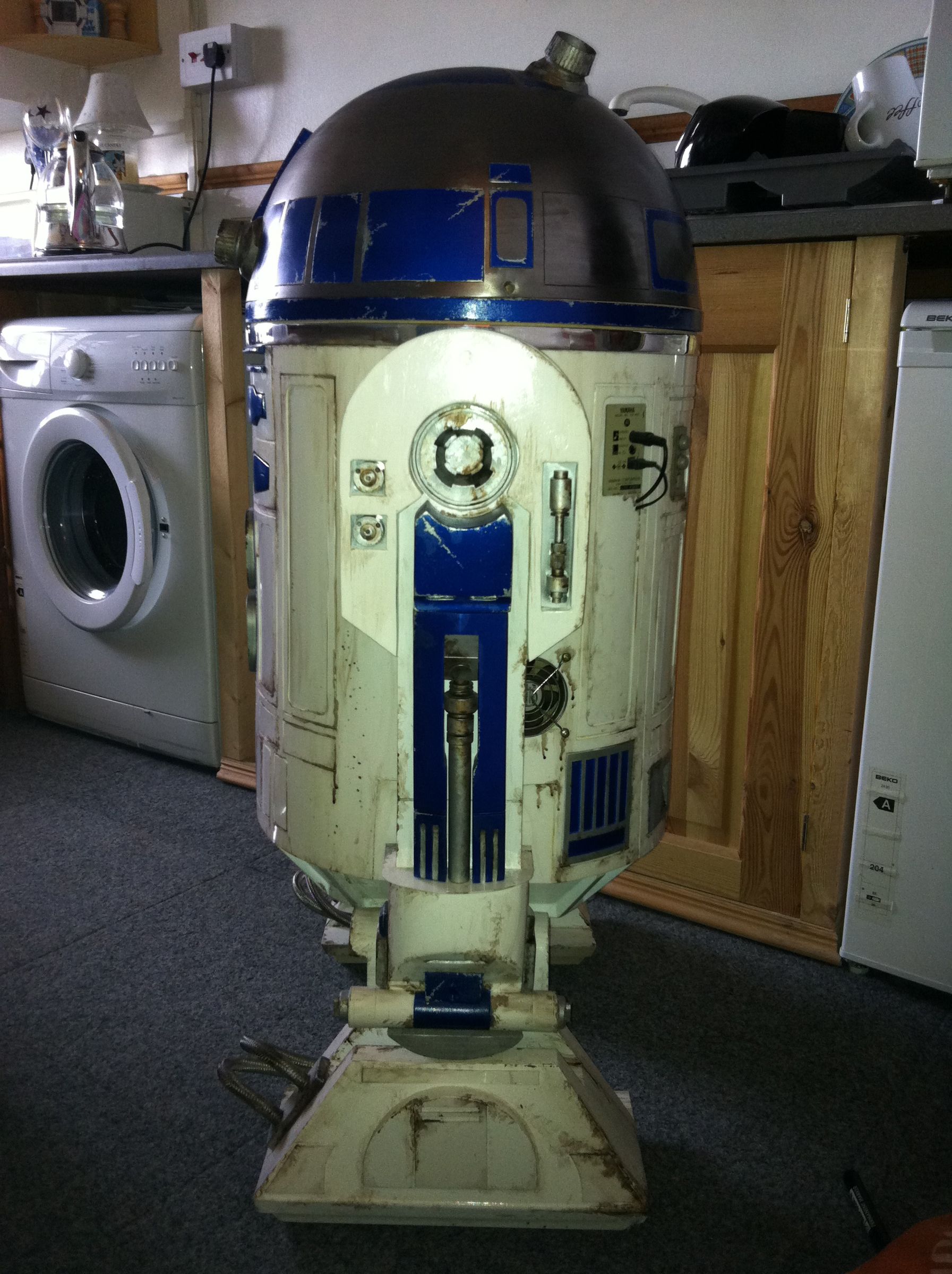 R2D2 How to Battle Damaged R2 and Add Low-cost Audio N Led Lights ...