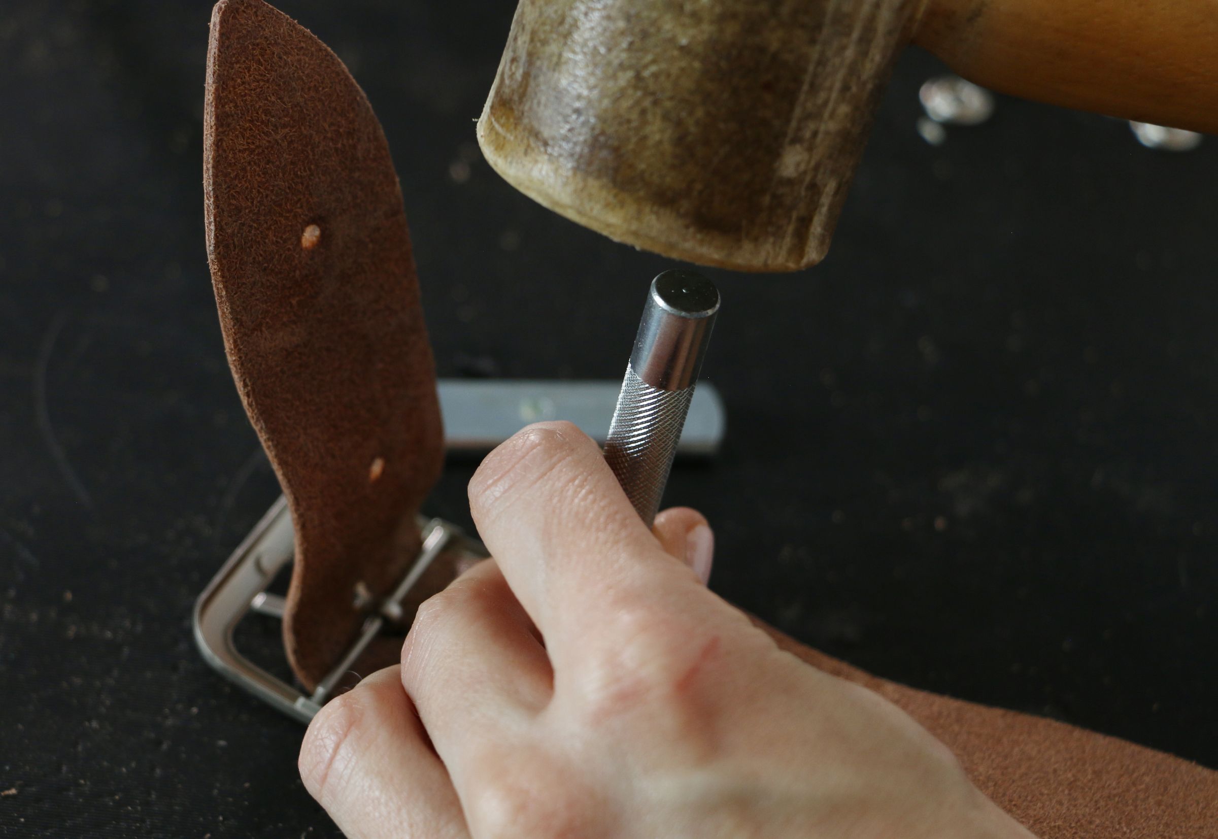 How to Make a Leather Belt - DIY : 8 Steps (with Pictures) - Instructables