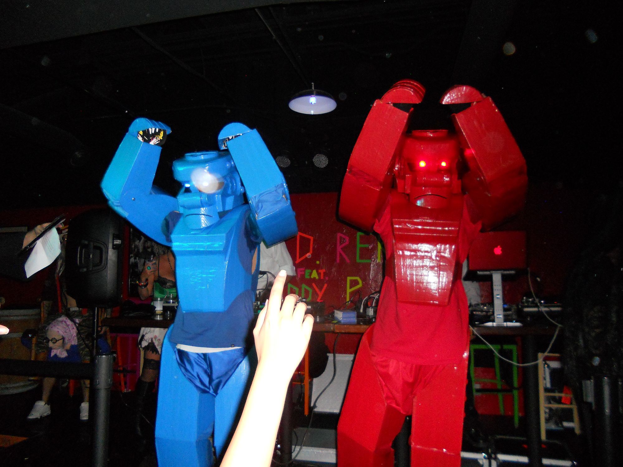 Rock'em Sock'em Robot Costumes : 7 Steps (with Pictures) - Instructables