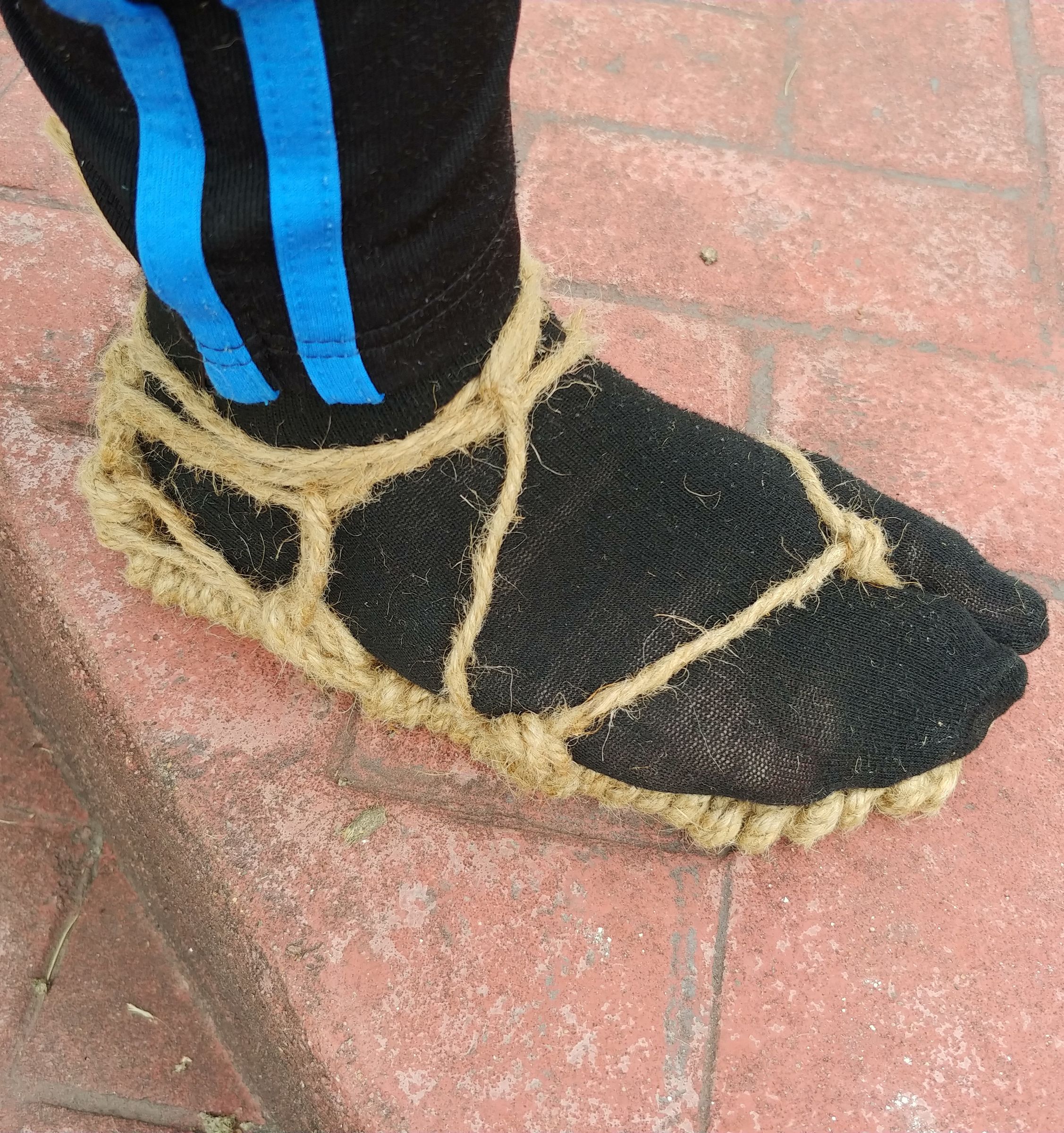 Make Your Own Bleach Cosplay Sandals (waraji) : 9 Steps - Instructables