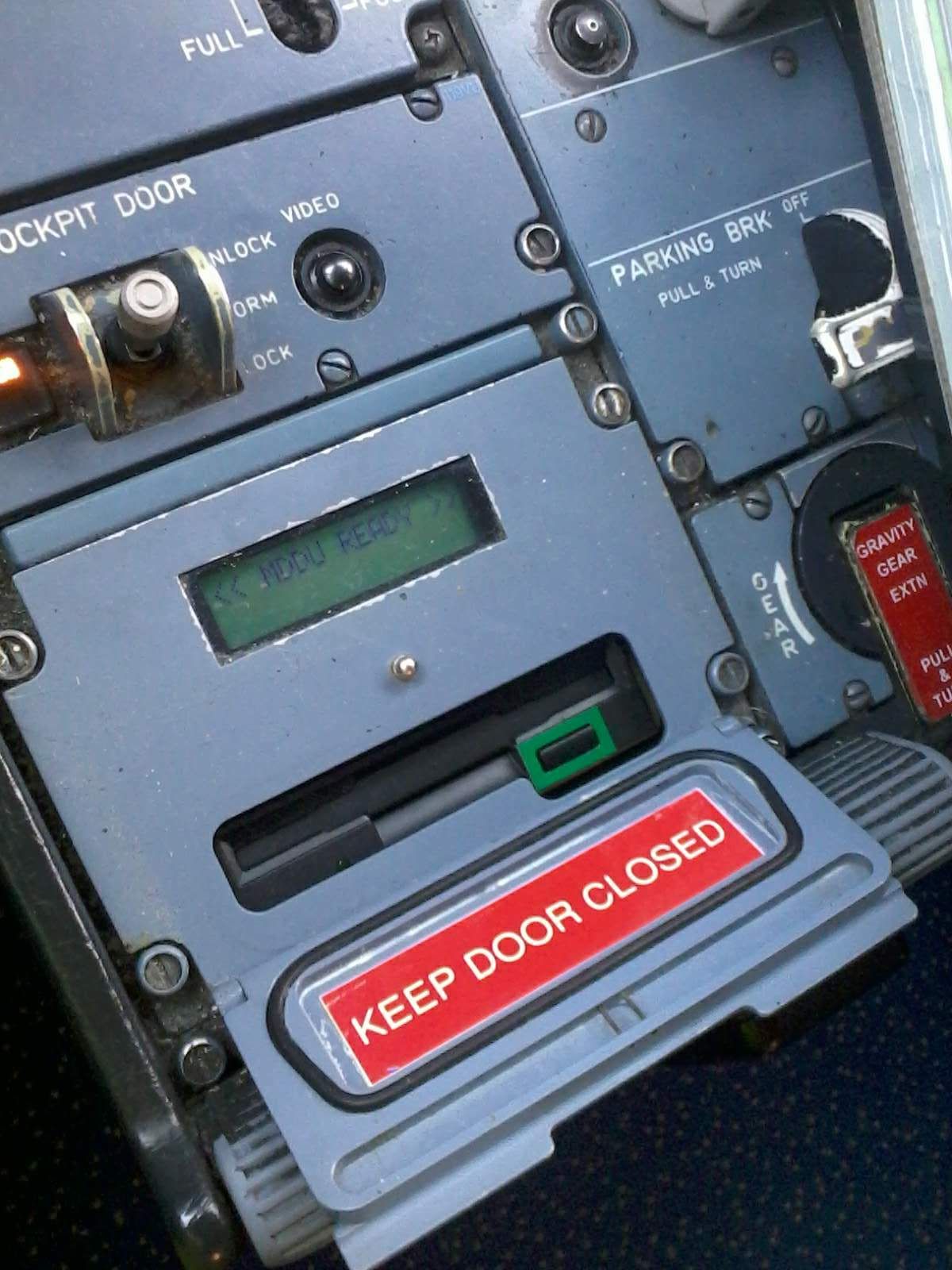 A320 NAV Database Update : 4 Steps (with Pictures) - Instructables