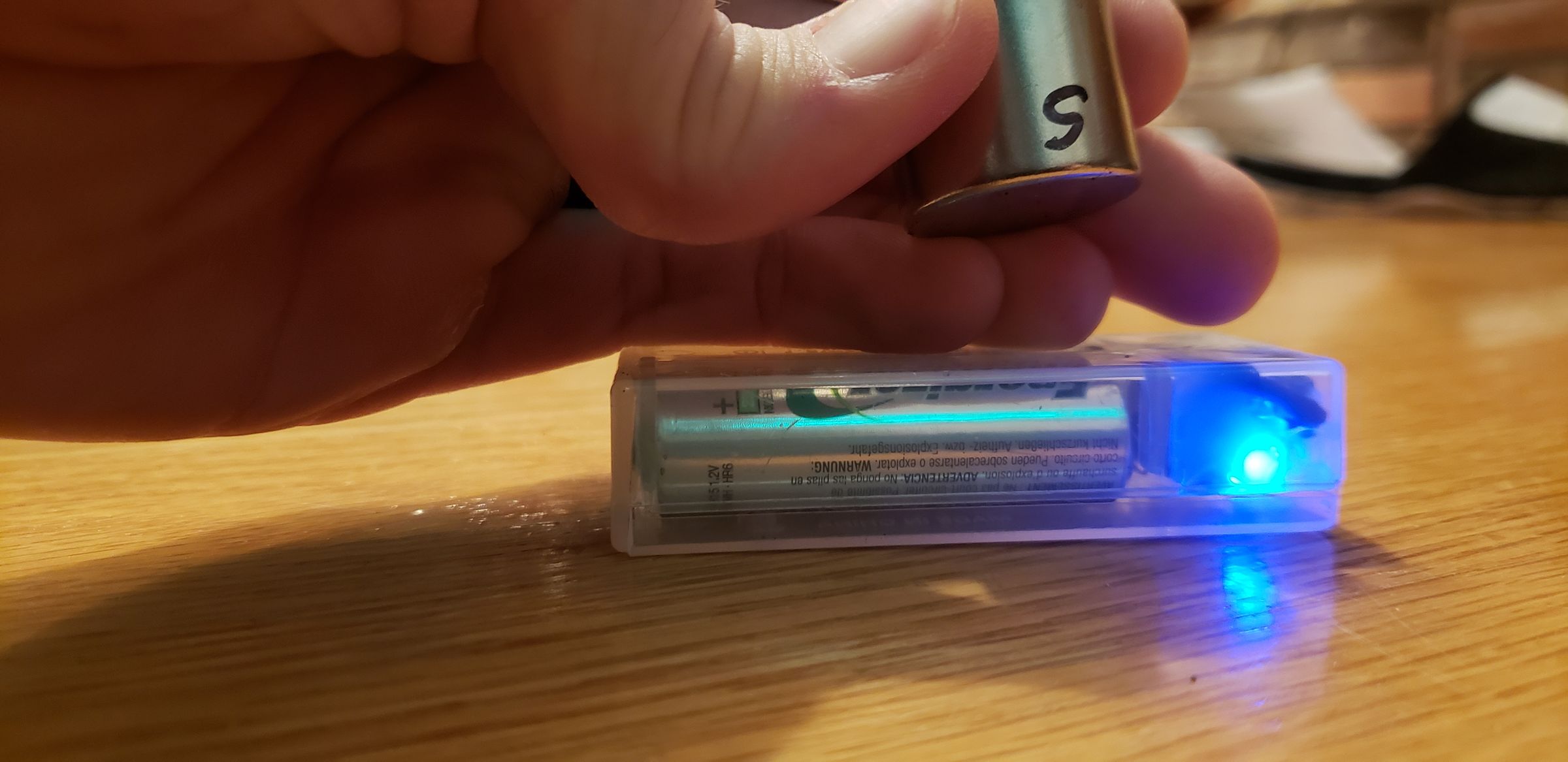 Magnet Polarity Detector : 5 Steps - Instructables