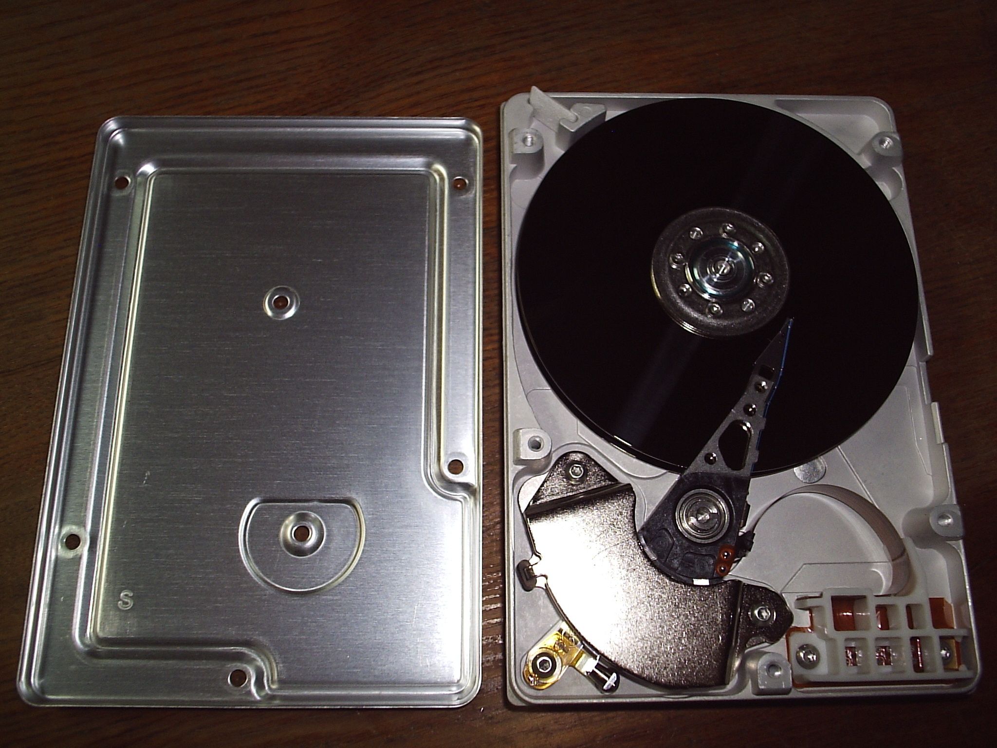 Computer Hard Drive Dissasembly : 9 Steps - Instructables
