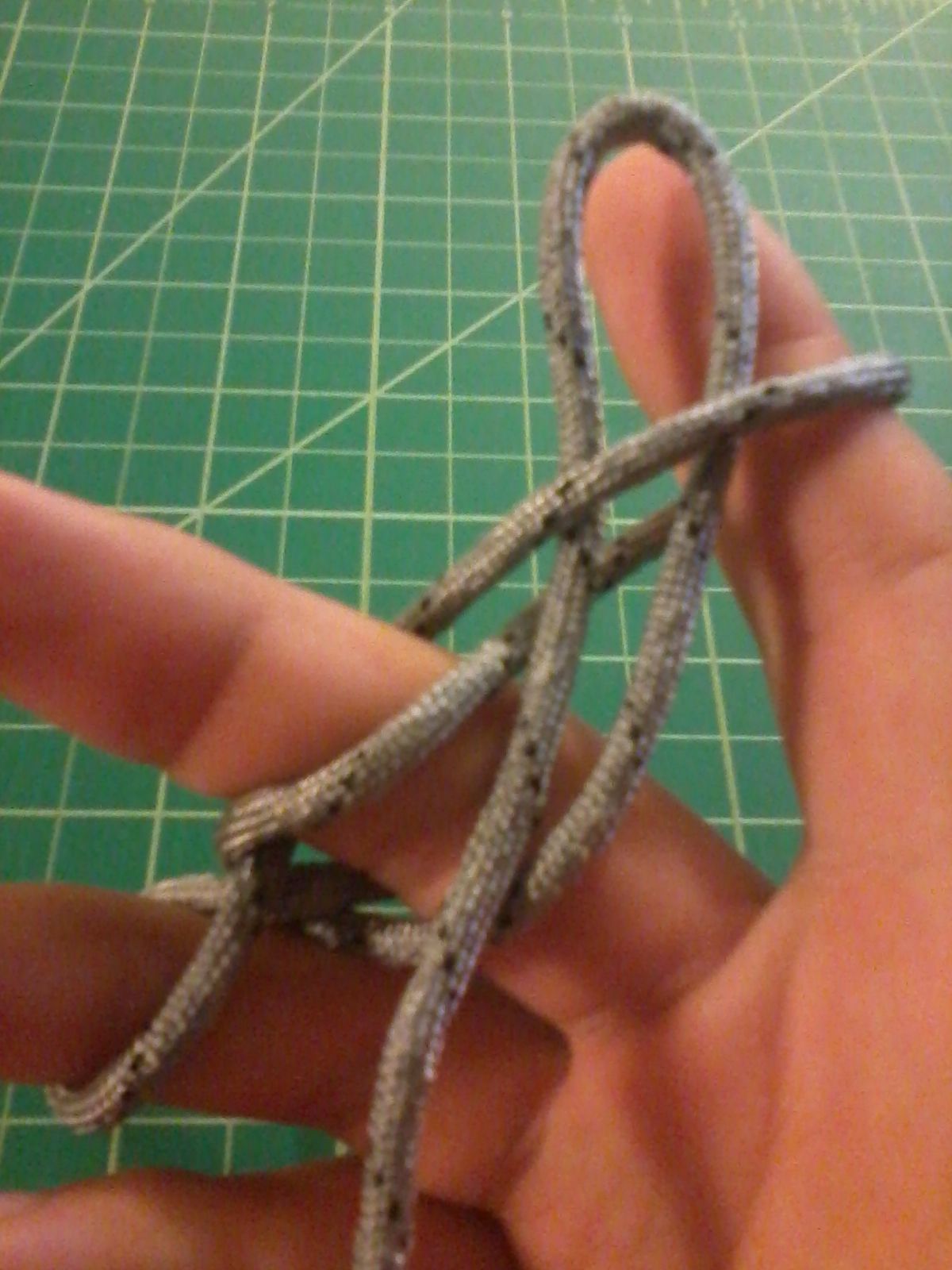 Paracord Cross-Knot Cross : 12 Steps - Instructables