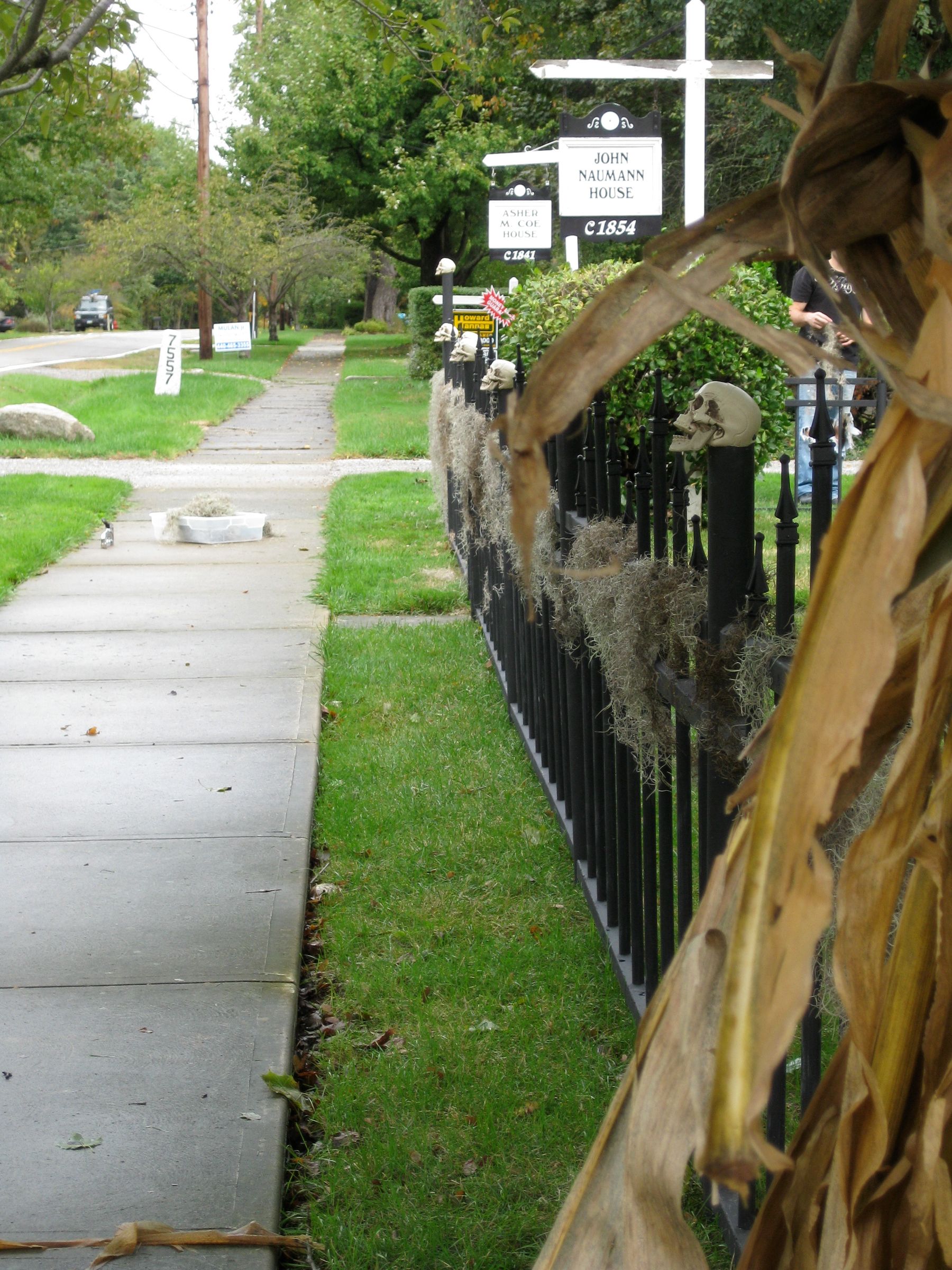 Halloween Cemetery Fence : 15 Steps - Instructables