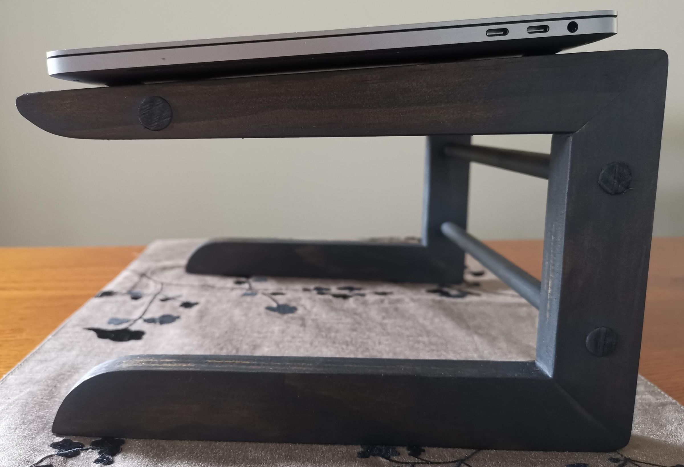 DIY Wooden Laptop Stand : 11 Steps (with Pictures) - Instructables