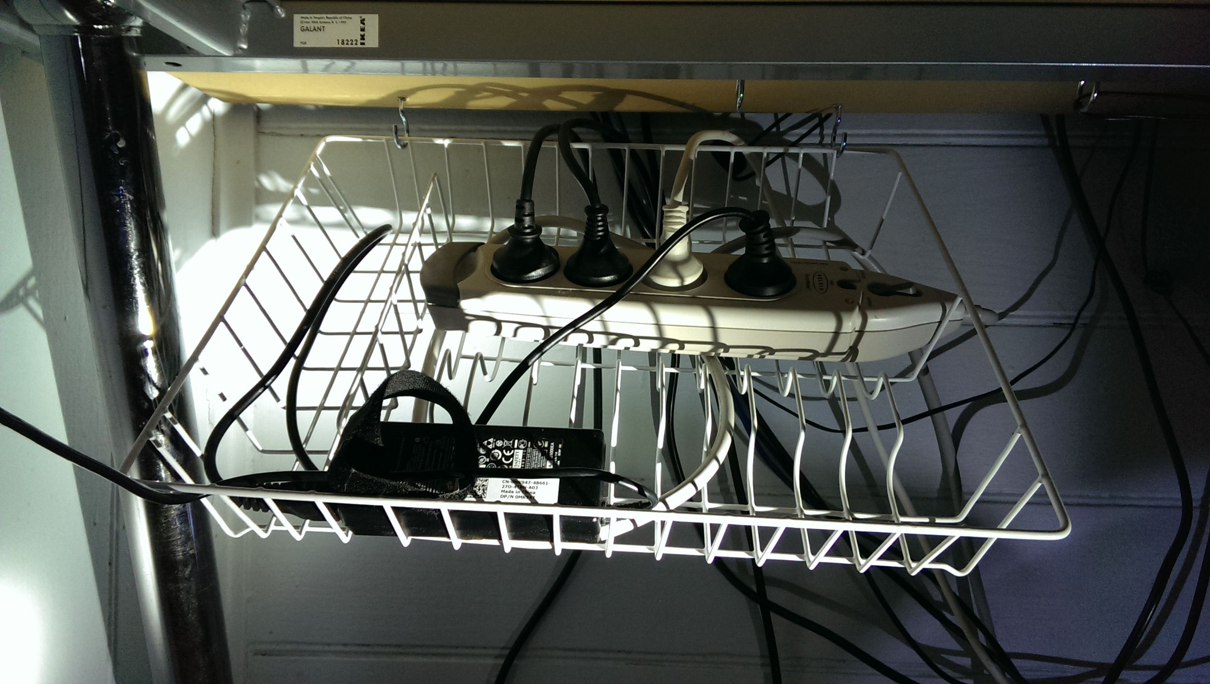 Cheap Easy Excellent Computer Desk Cable Management : 4 Steps ...