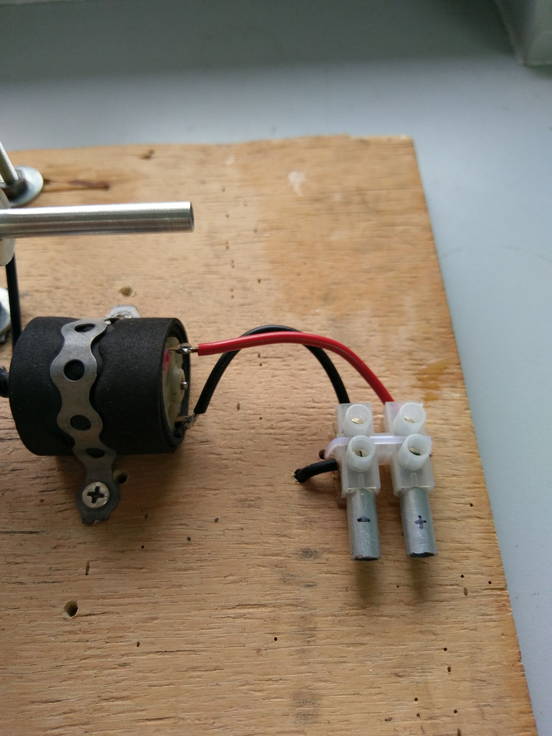 How to Make a Van De Graaff Generator : 9 Steps (with Pictures ...