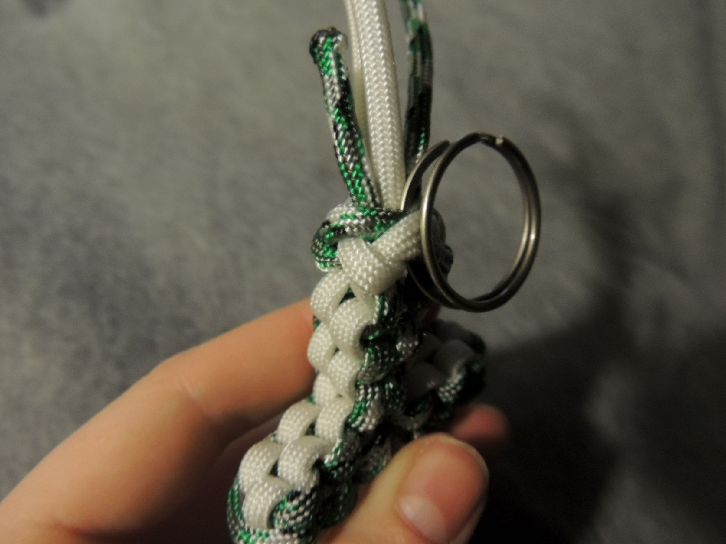 Paracord Cross (Square Braid) : 10 Steps - Instructables