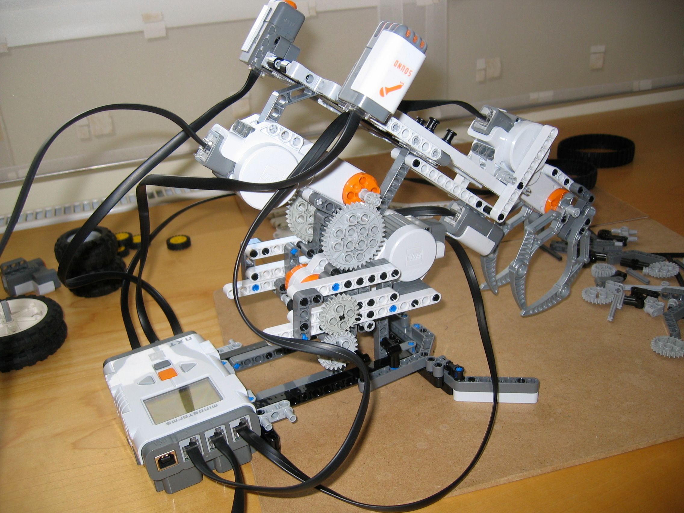 How to Build a Simple Robotic Arm From Lego Mindstorms NXT? : 9 Steps ...