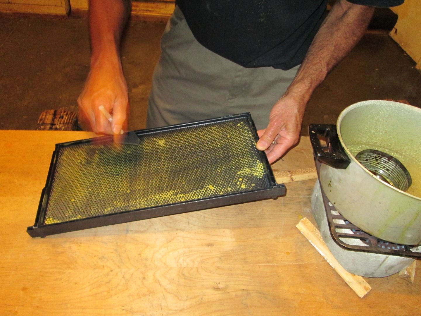 Applying Beeswax to Plastic Beehive Foundations : 4 Steps - Instructables