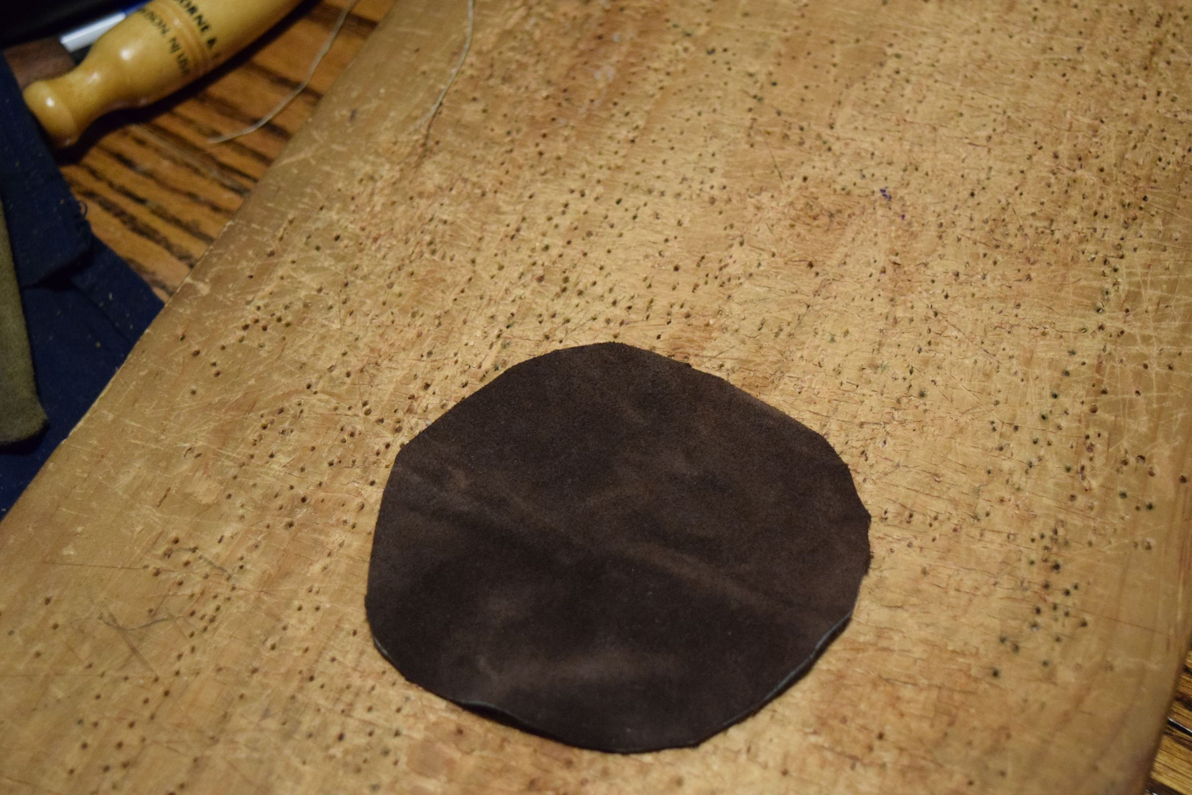 Simple Leather Project From Scraps : 8 Steps (with Pictures ...