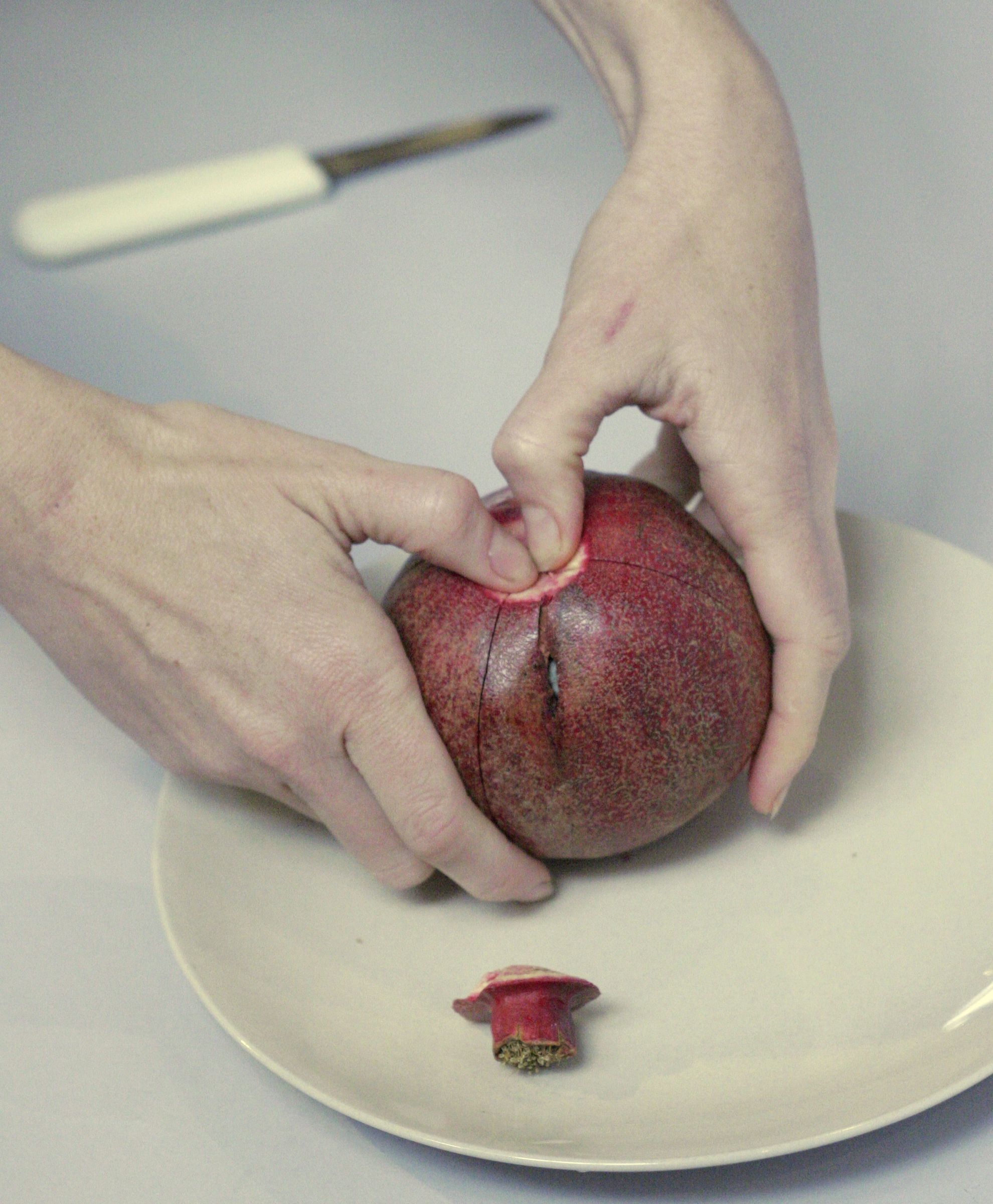 How to Cut a Pomegranate : 4 Steps (with Pictures) - Instructables