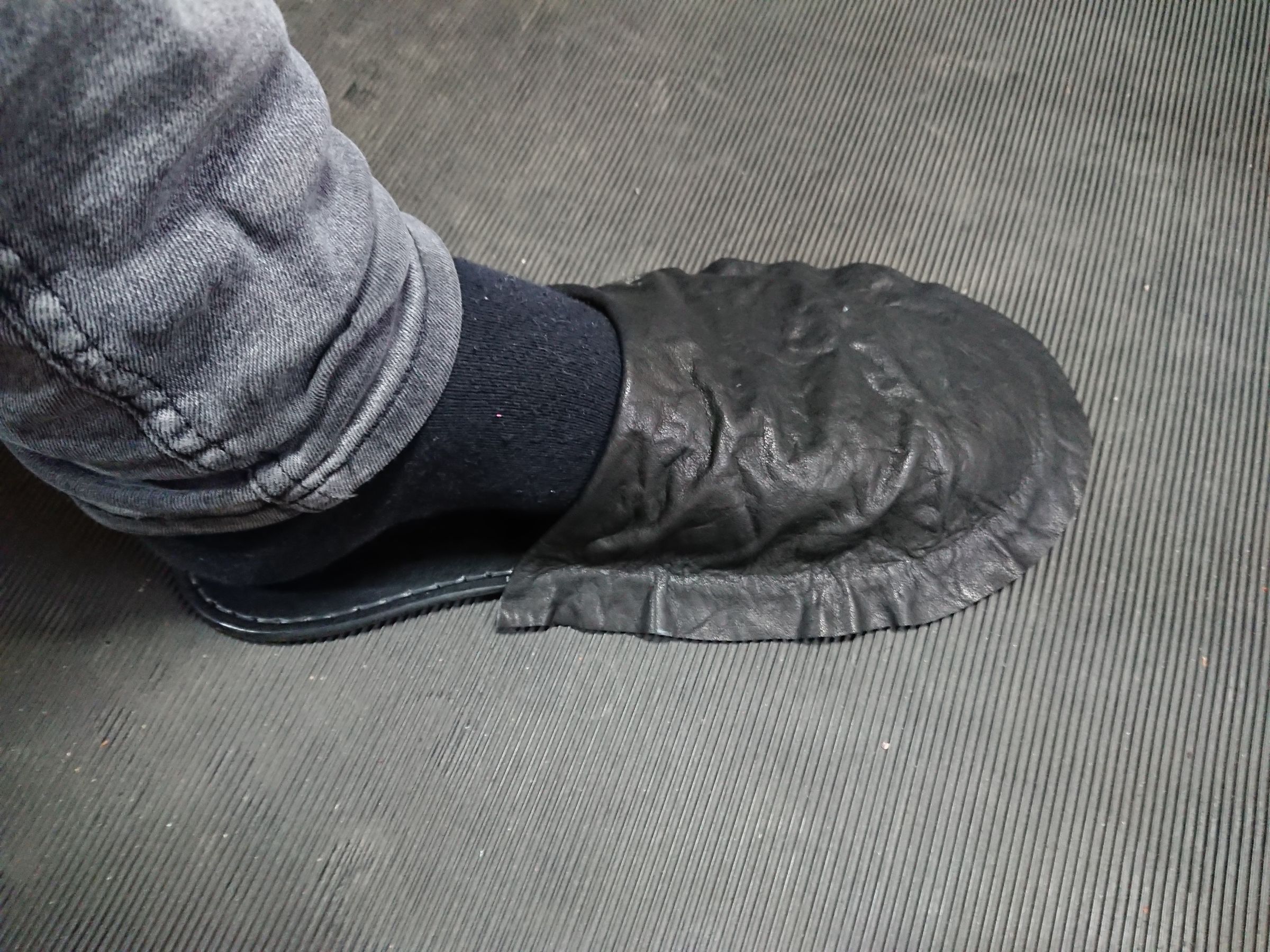 Making Leather Slippers : 9 Steps (with Pictures) - Instructables