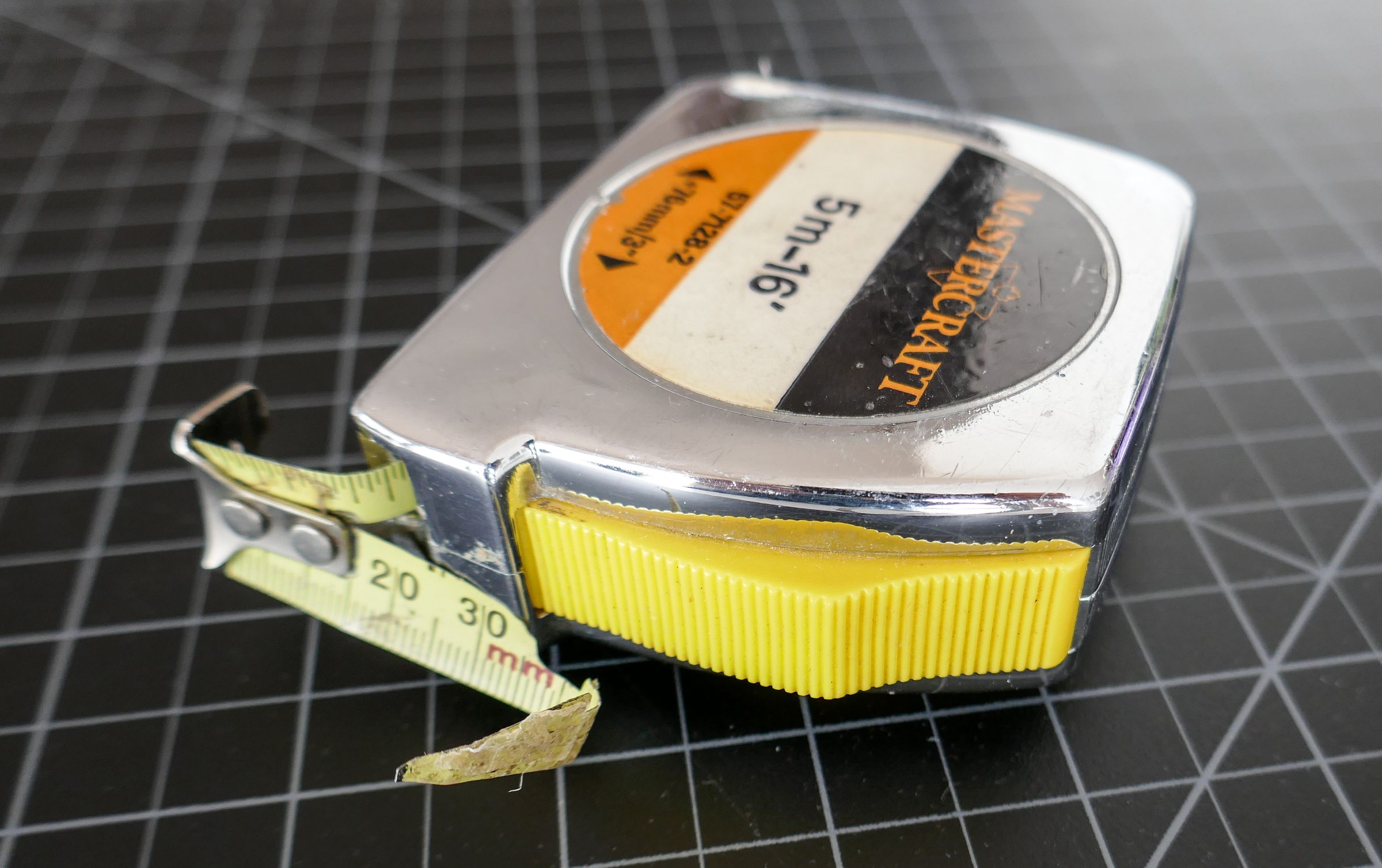 Transform Broken Measuring Tape to Coin Purse : 10 Steps (with Pictures ...
