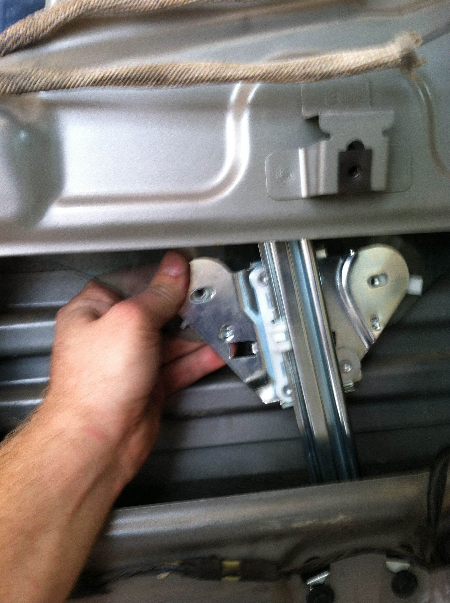 Replace the Window Regulator in a Jeep Cherokee : 14 Steps - Instructables
