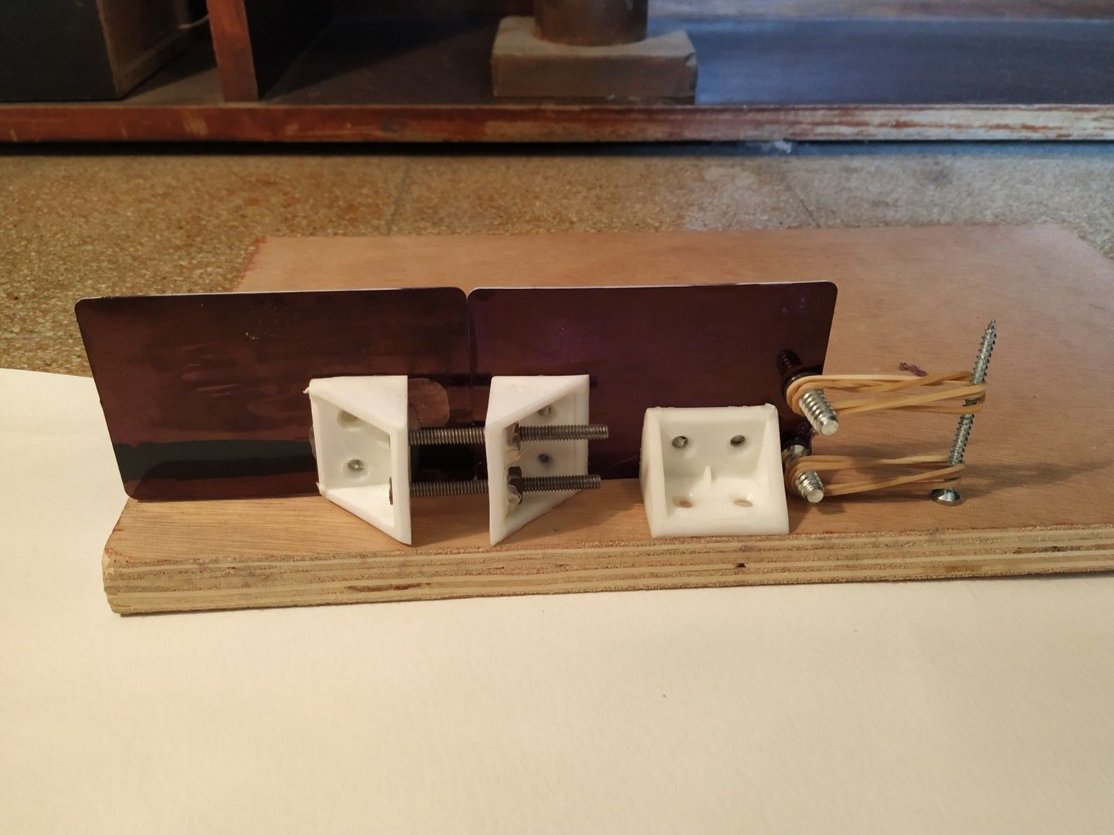 Simple Laser Diffraction Experiment at Home : 5 Steps (with Pictures ...