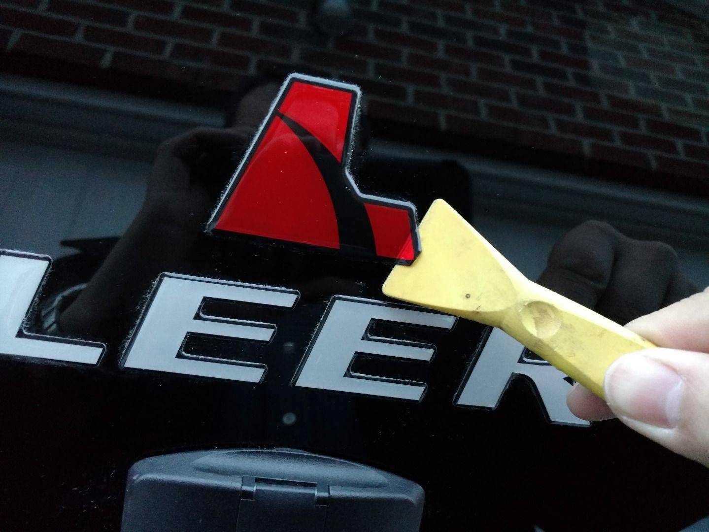 Remove Branding From Your Car : 8 Steps (with Pictures) - Instructables