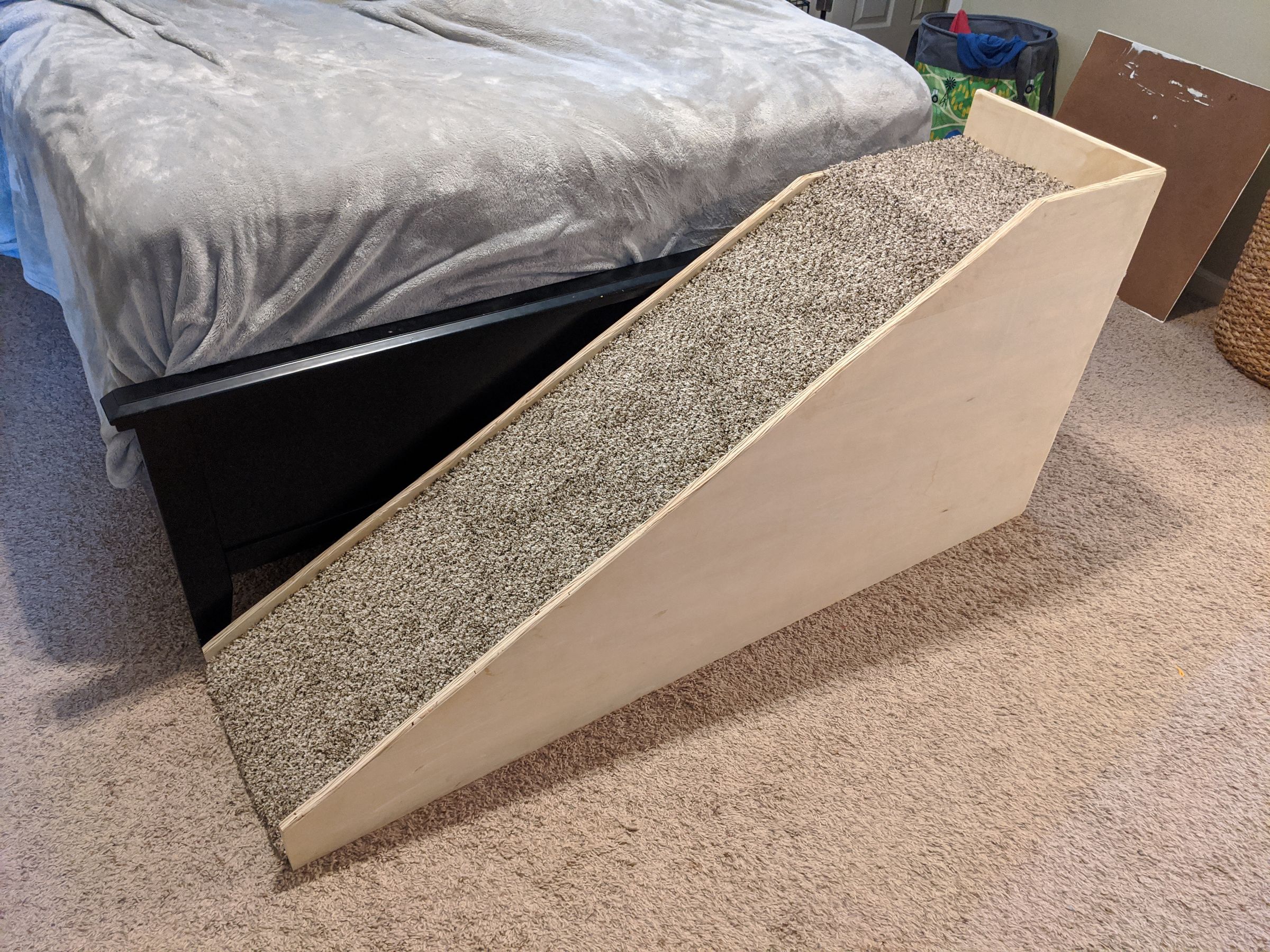 Basic Bed Ramp for a Small\older Dog : 9 Steps (with Pictures ...