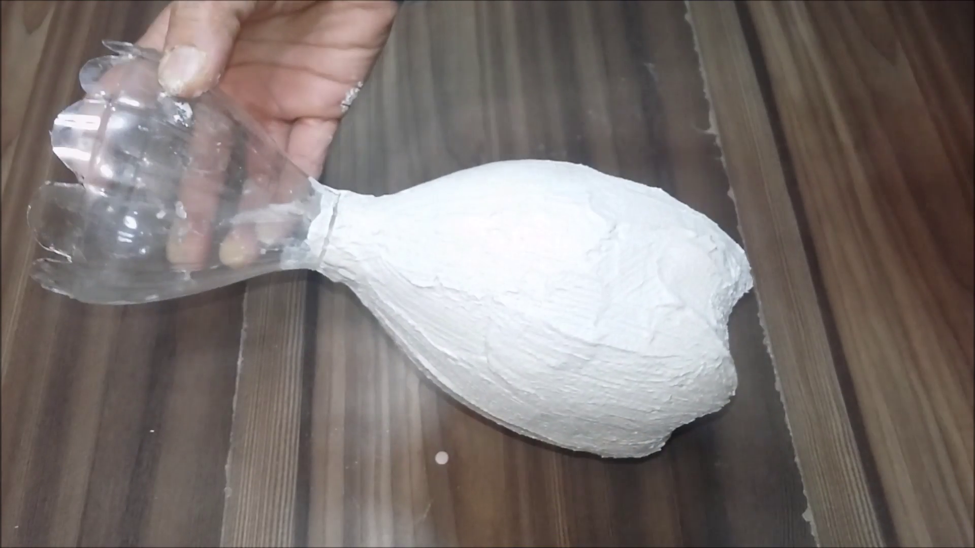 How to Make Vase From Plastic Bottle : 5 Steps - Instructables