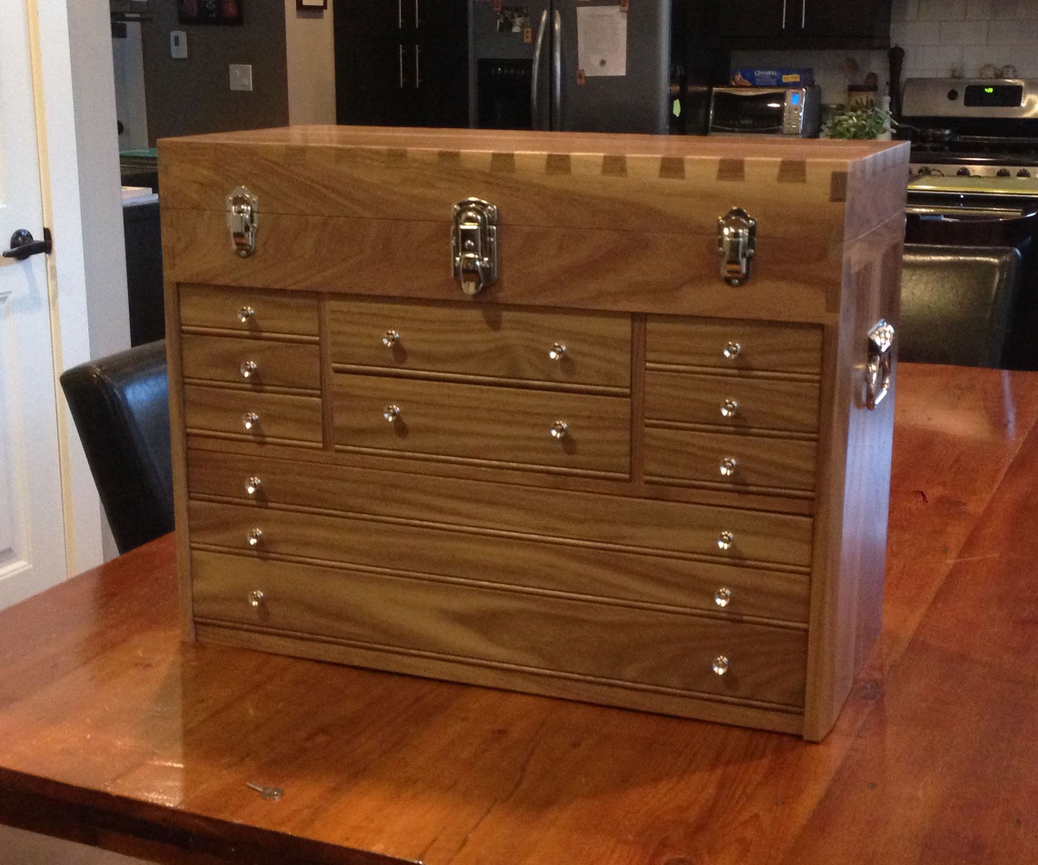 A Dovetail Toolchest : 6 Steps (with Pictures) - Instructables