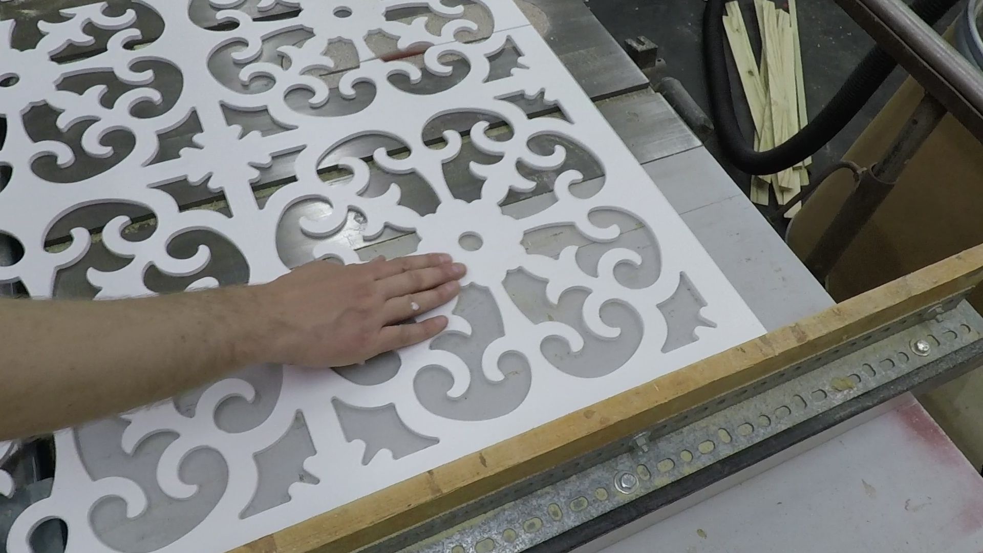 How to Install or Upgrade Lattice Below a Bay Window : 6 Steps (with ...