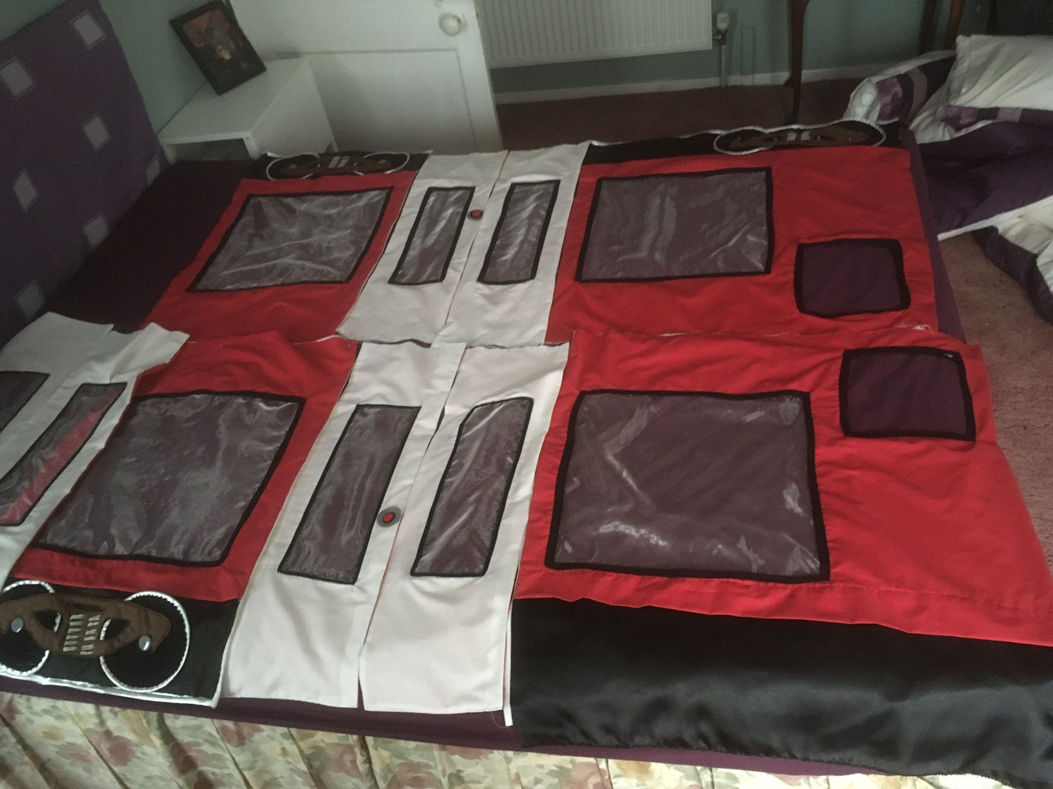 Red Train Bunk Bed Curtains for a Child : 11 Steps (with Pictures ...