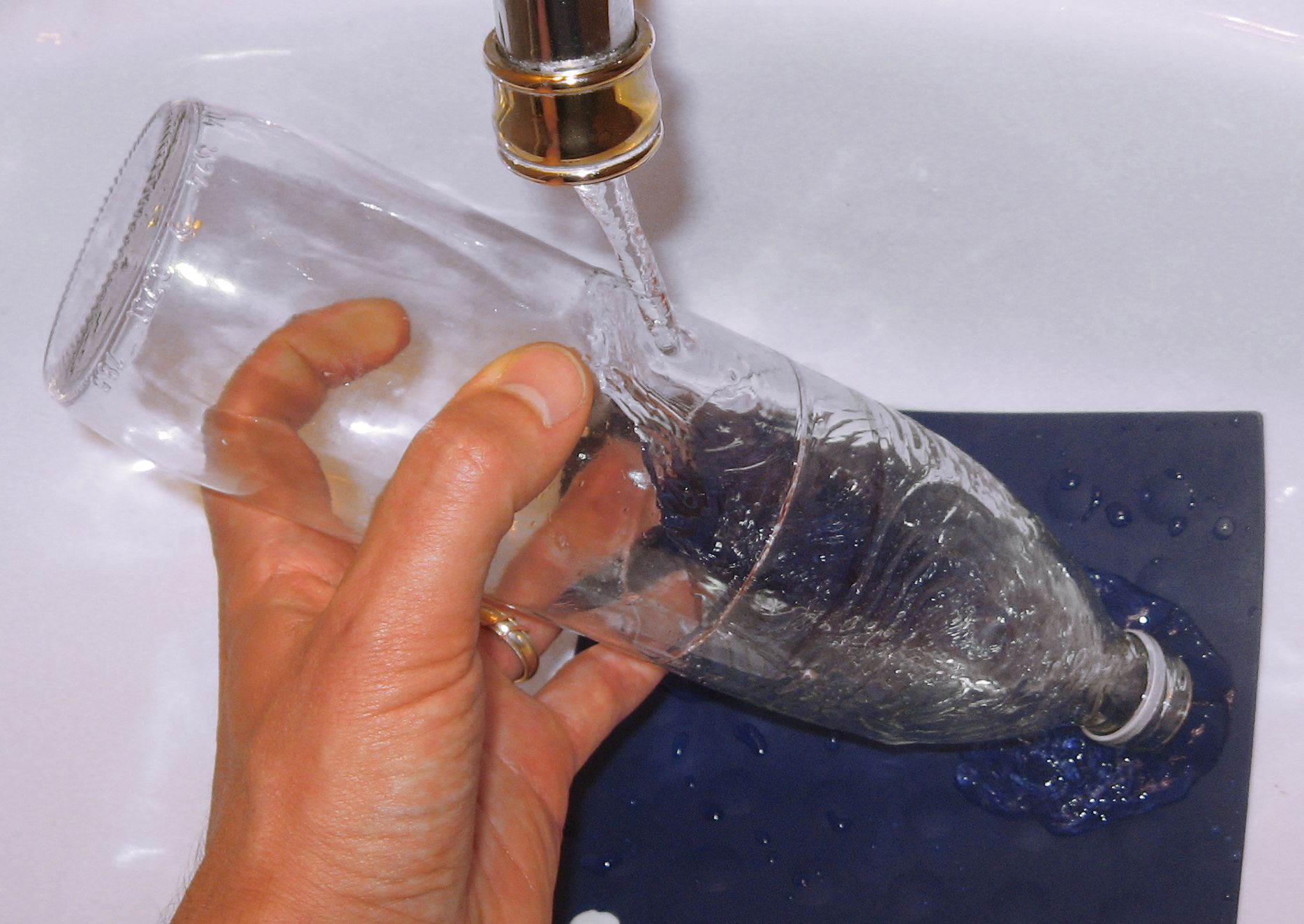 Bottle Cutting: Some Thoughts : 7 Steps (with Pictures) - Instructables