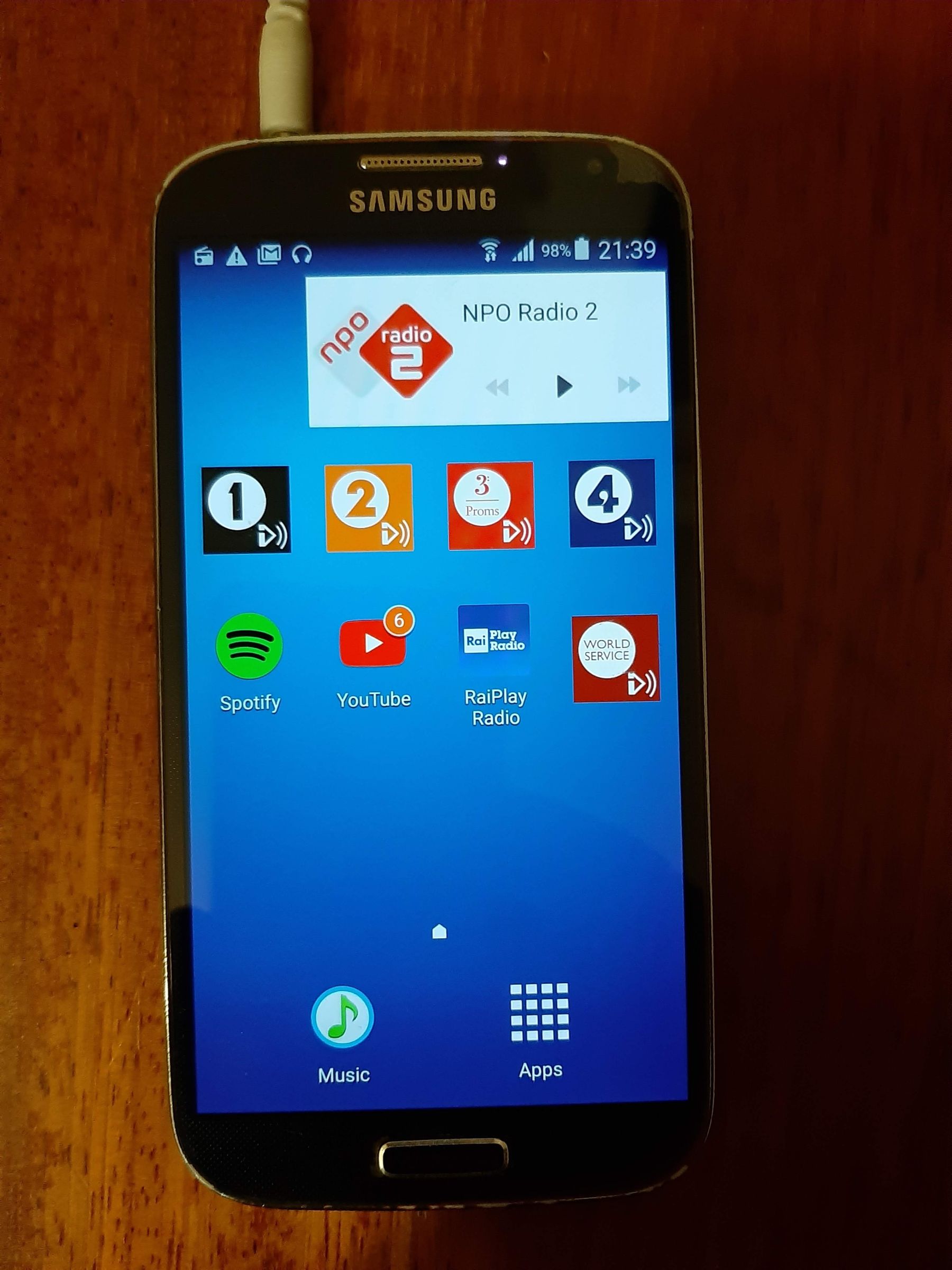Reuse an Old Phone and Old Speakers As a STEREO : 4 Steps - Instructables