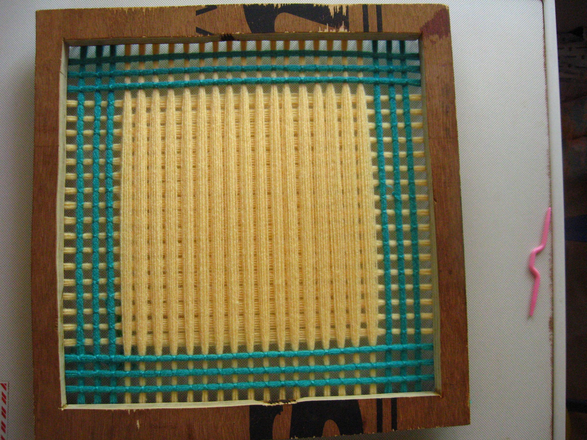 How to Weave a Criss-Cross Table Mat With Home-made Loom : 12 Steps ...