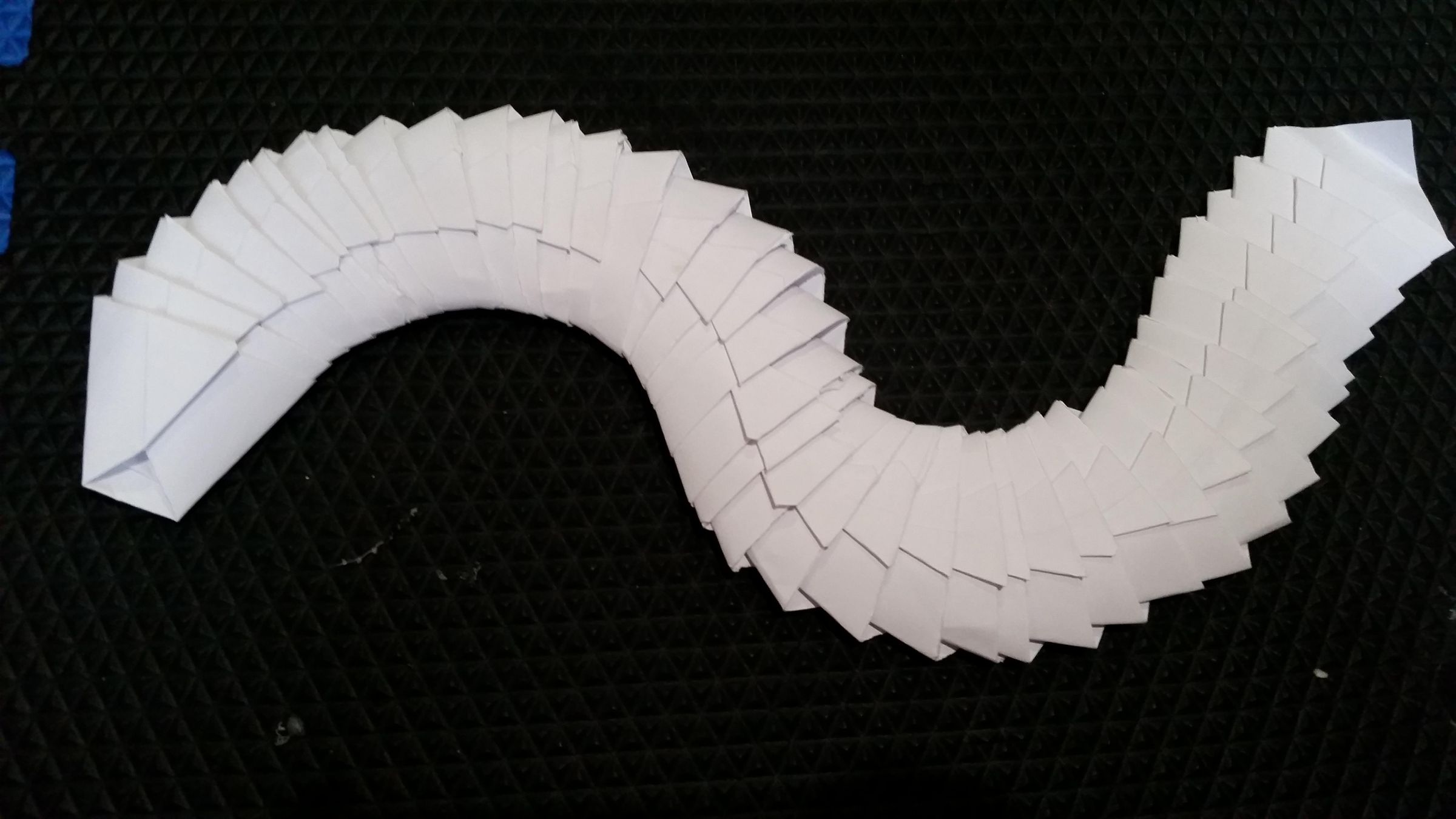 How to Make a Paper Worm Slinky : 5 Steps - Instructables