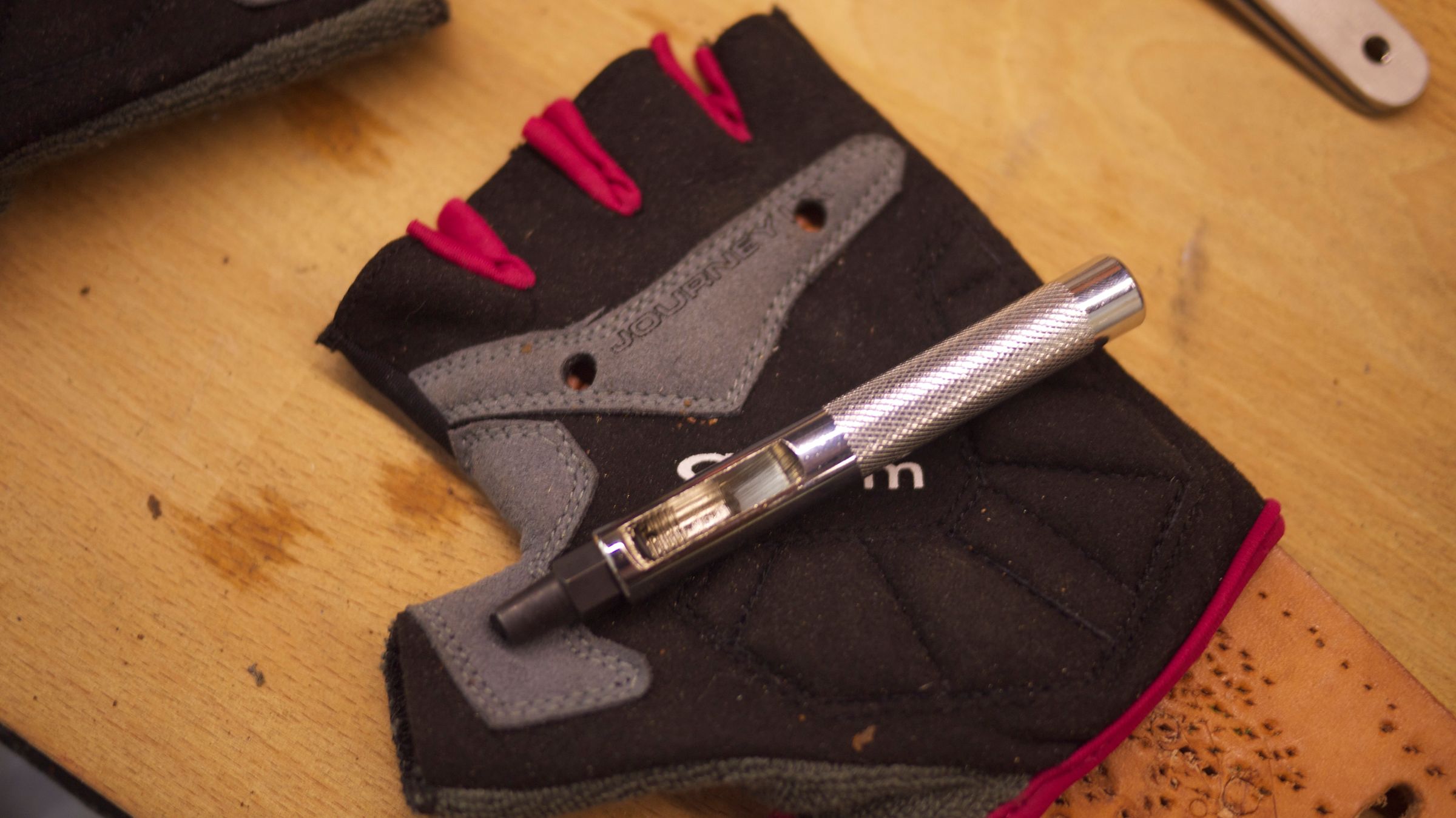Anti-Rape Gloves : 15 Steps (with Pictures) - Instructables