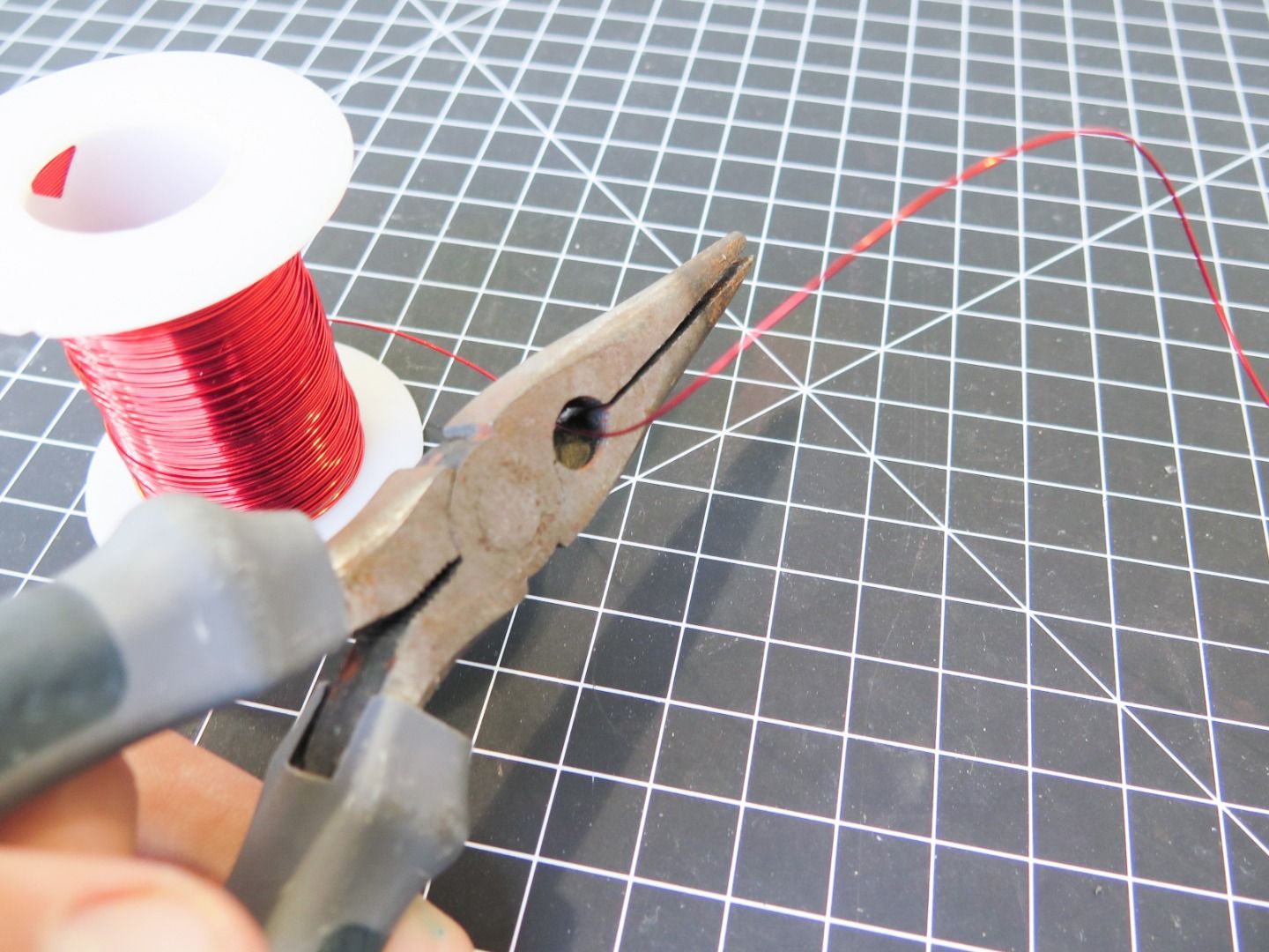 Maggie the Simple Electromagnet! : 5 Steps (with Pictures) - Instructables