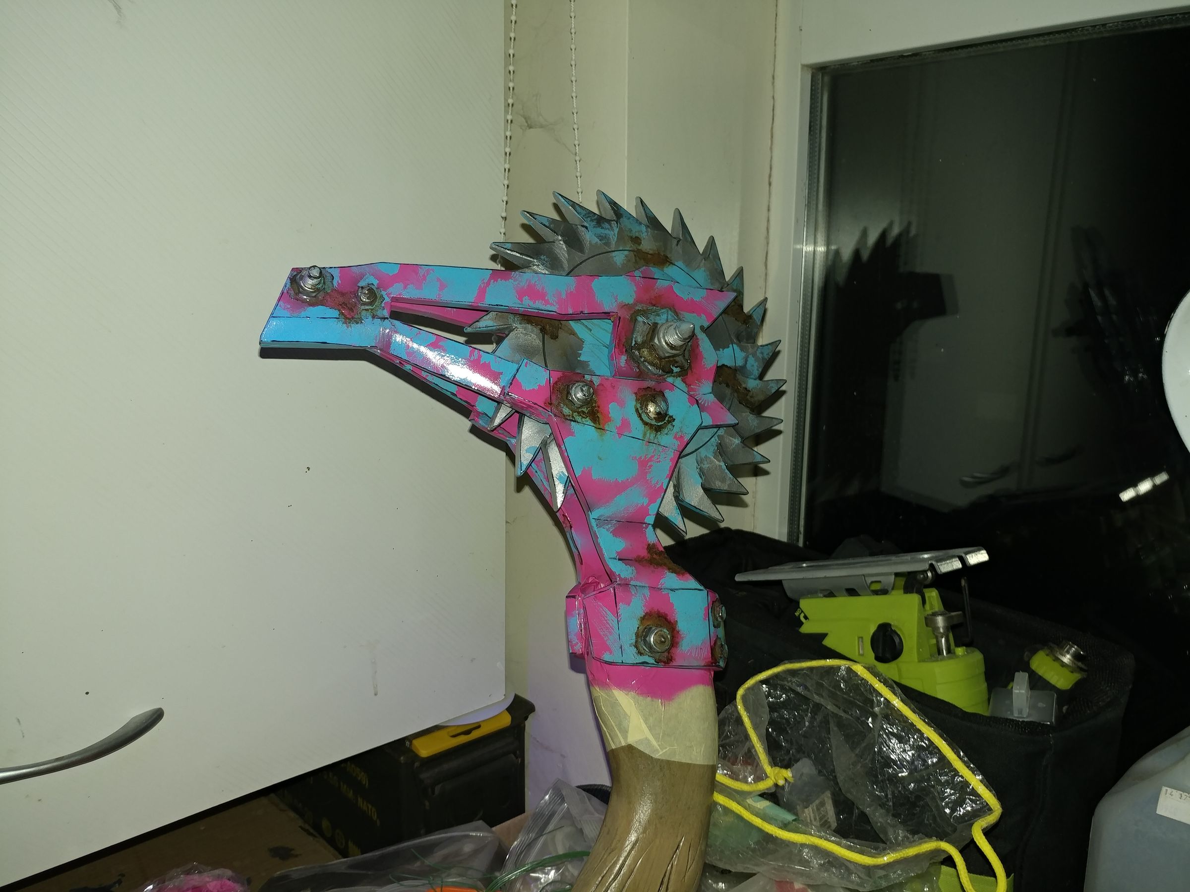 Krieg's Buzz Axe (Borderlands 2) : 8 Steps - Instructables