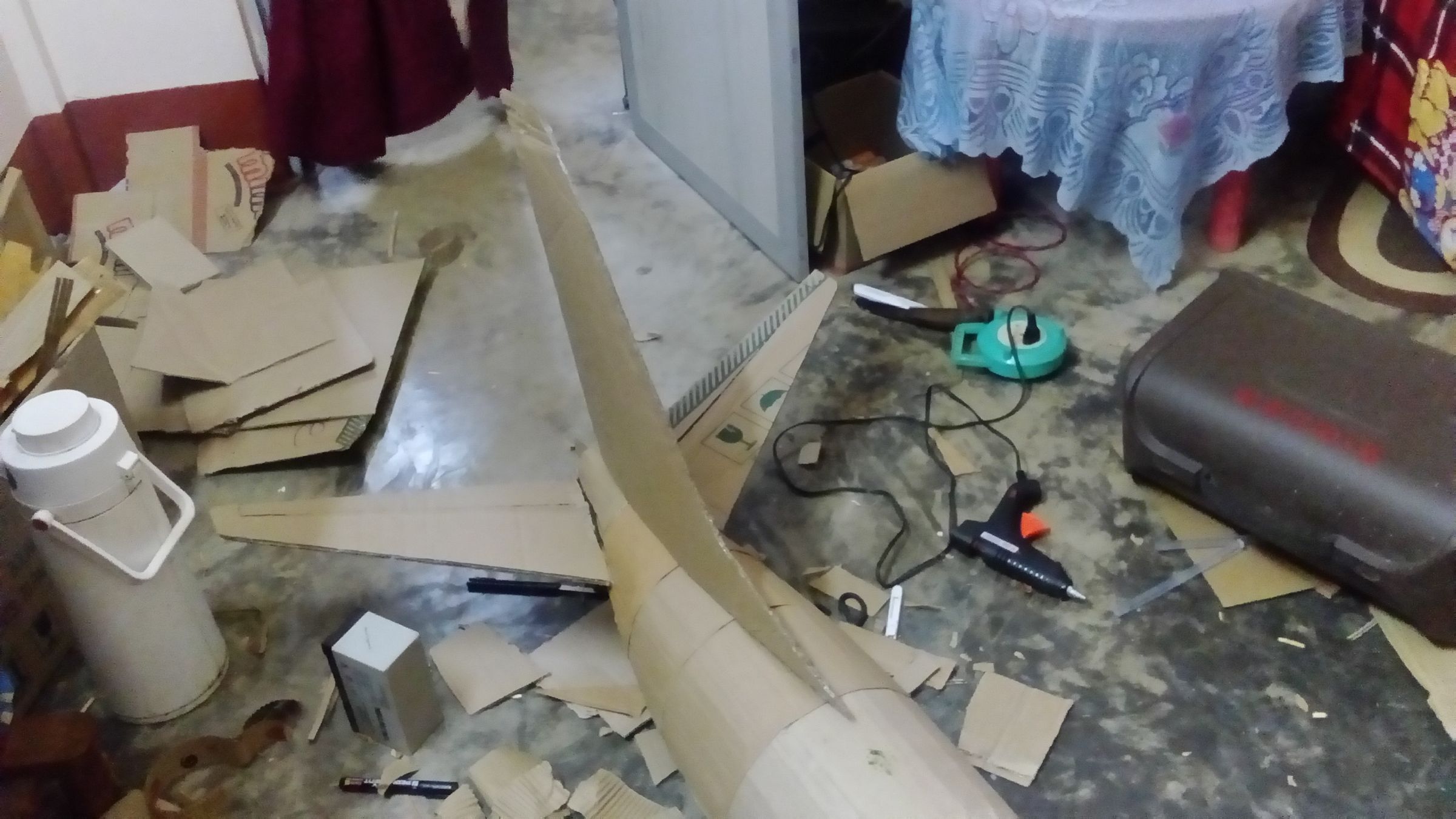 Boeing 737-800 Build Out of CARDBOARD : 9 Steps (with Pictures ...