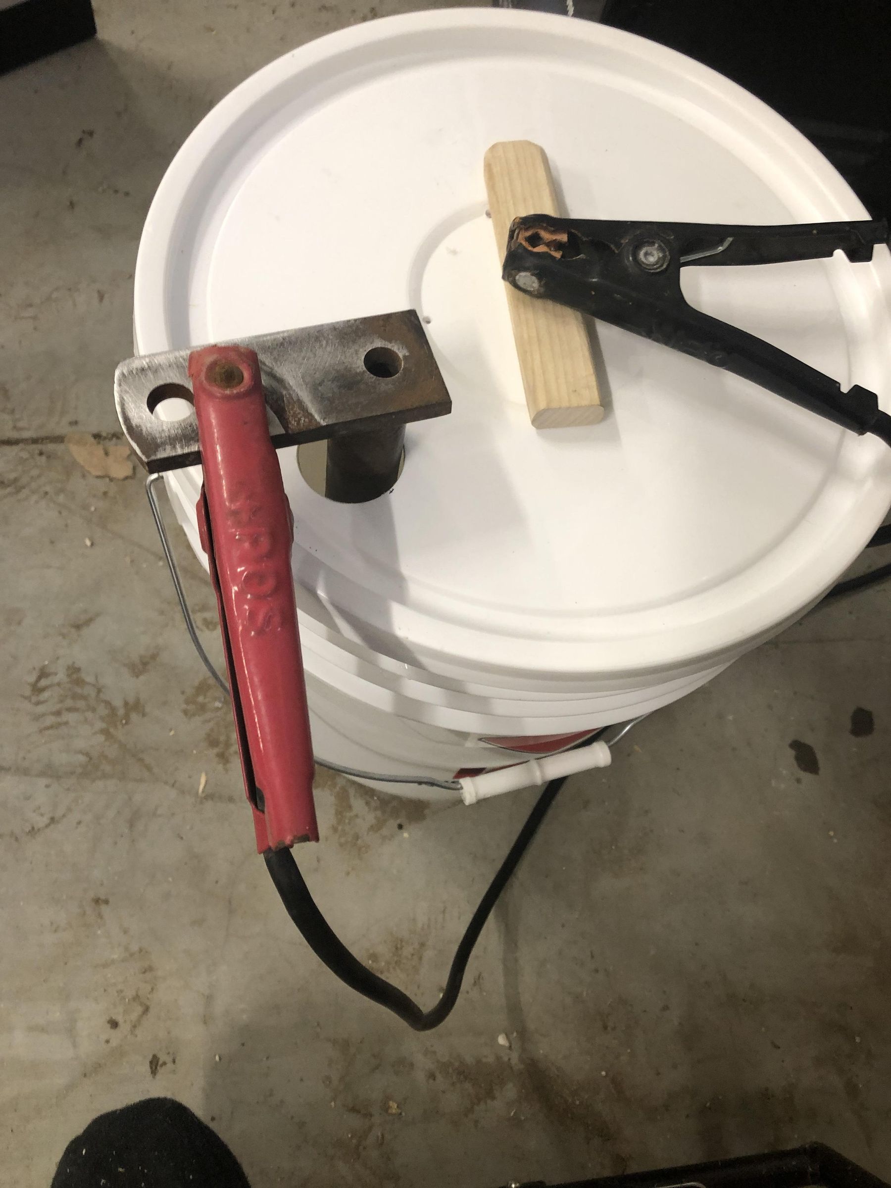 The Electrolysis Tank, the Tool for Tool Restoration : 9 Steps (with ...