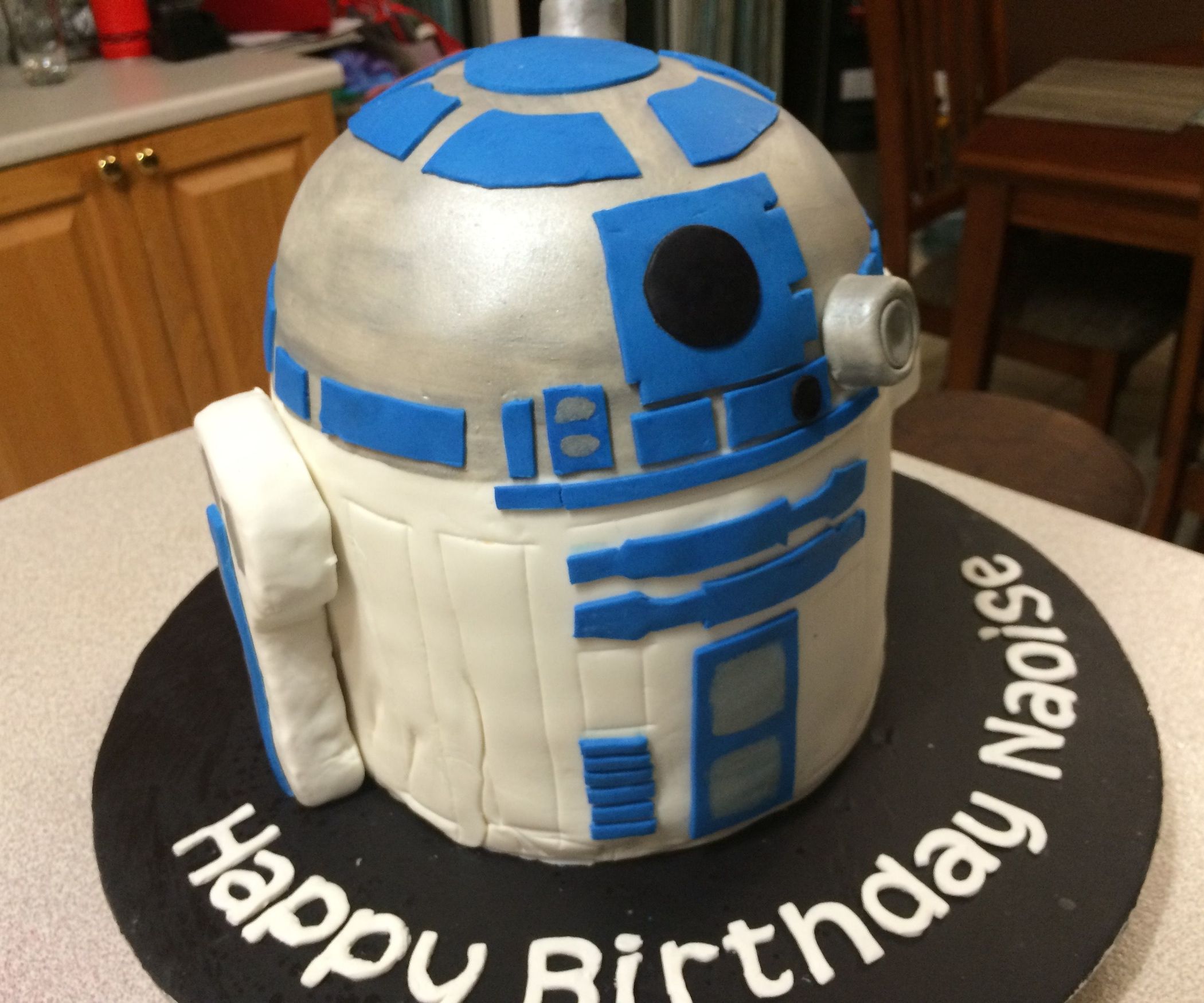 R2-D2 Cake : 5 Steps (with Pictures) - Instructables