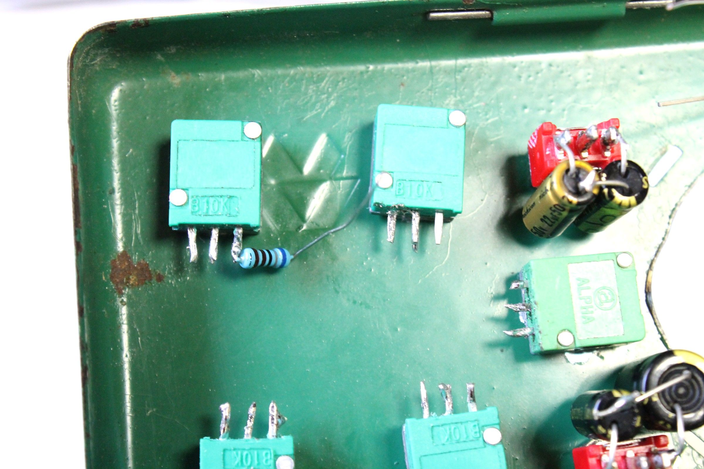 Fizzle Loop Synth V3 (555 Timer) : 11 Steps (with Pictures) - Instructables