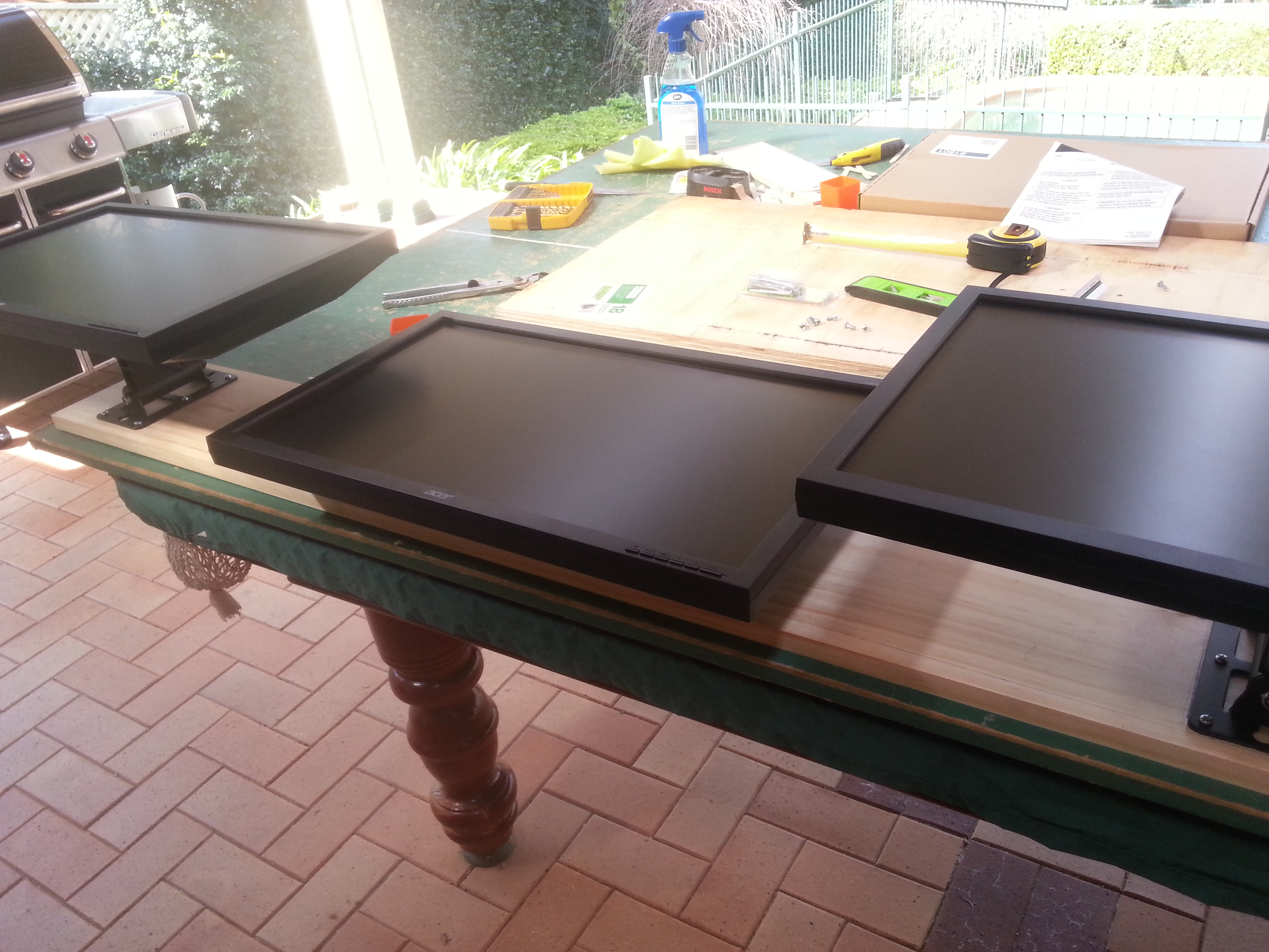 Triple Monitor Wall Mount : 6 Steps - Instructables