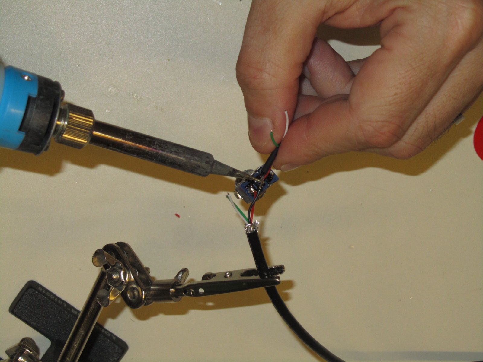 On/Off Switch for a USB-Powered Device : 4 Steps - Instructables