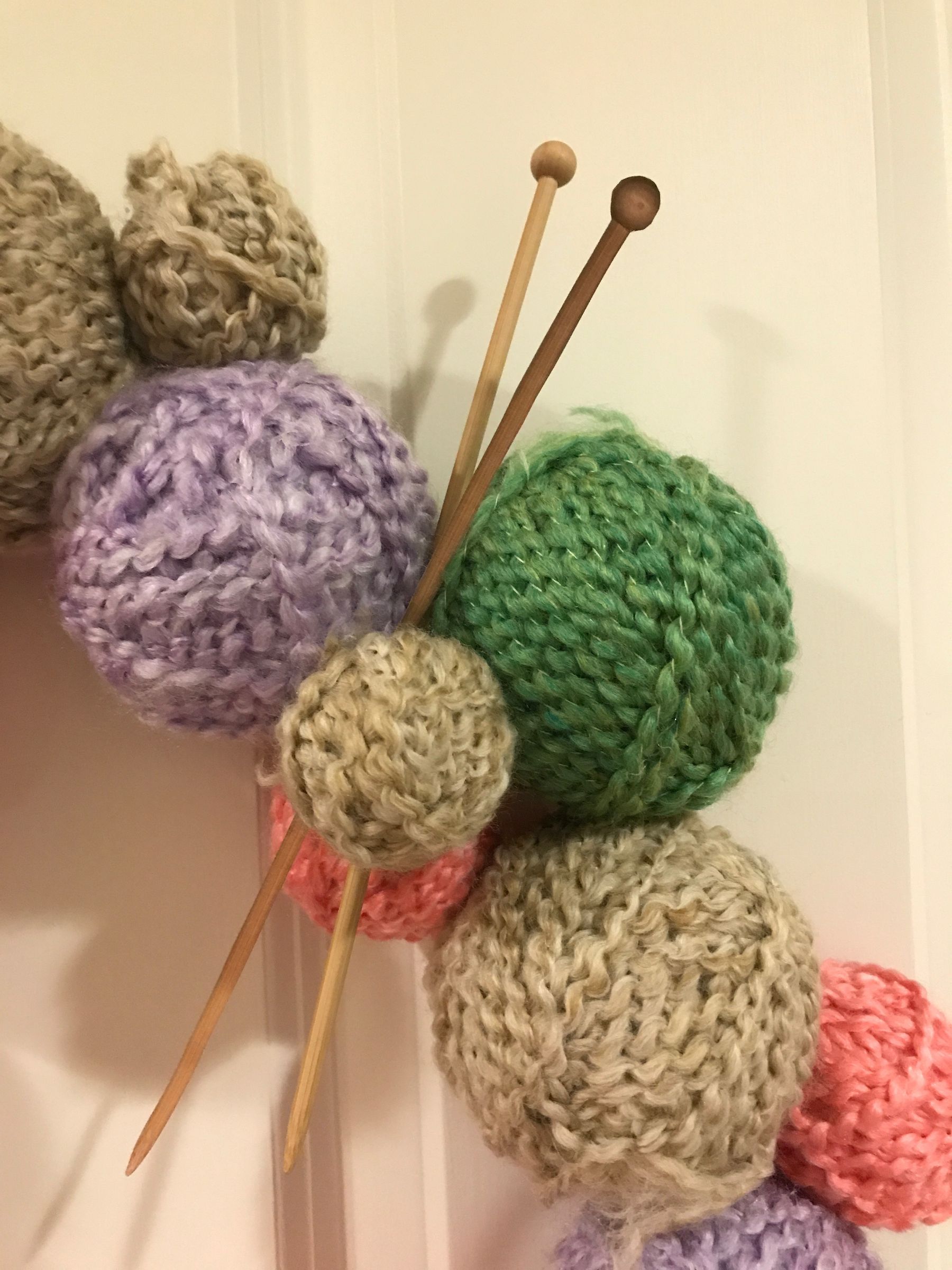 Yarn Ball Wreath : 5 Steps - Instructables