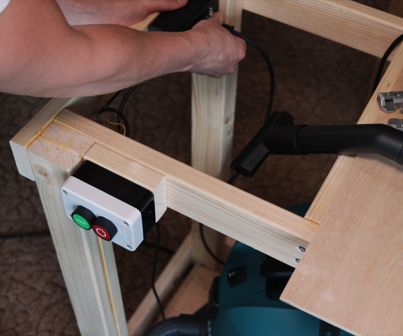 DIY Small/Portable/Convenient Workbench : 27 Steps (with Pictures ...