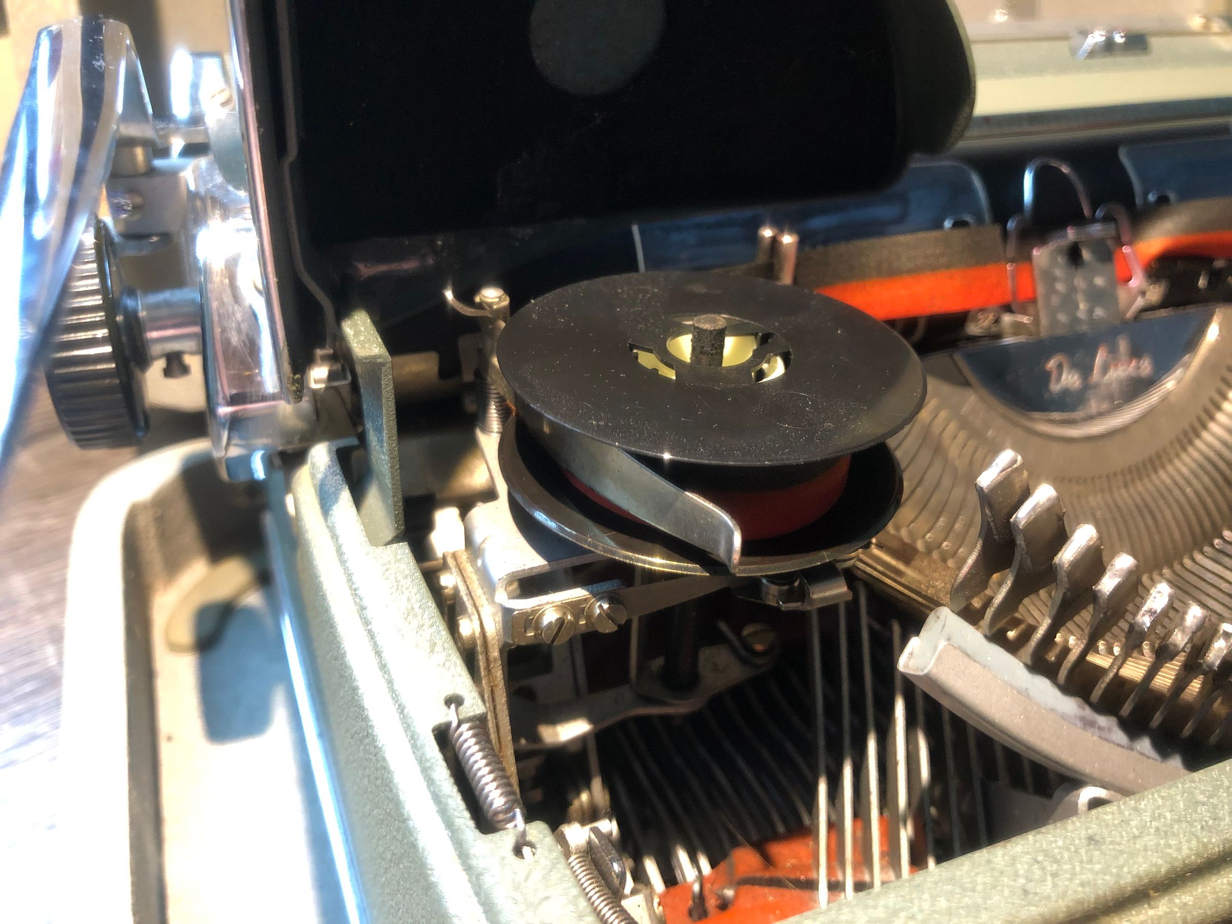 How to Change a Typewriter Ribbon : 8 Steps (with Pictures) - Instructables