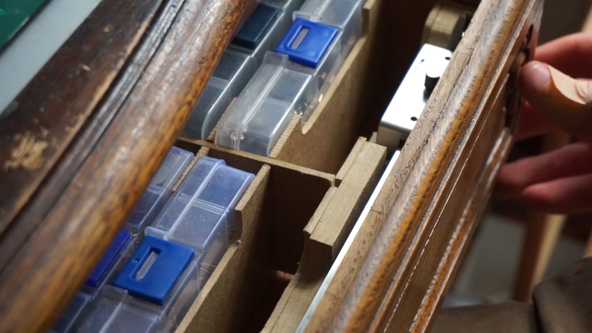 The Sleeper Electronic Components Organizer Desk : 10 Steps (with ...