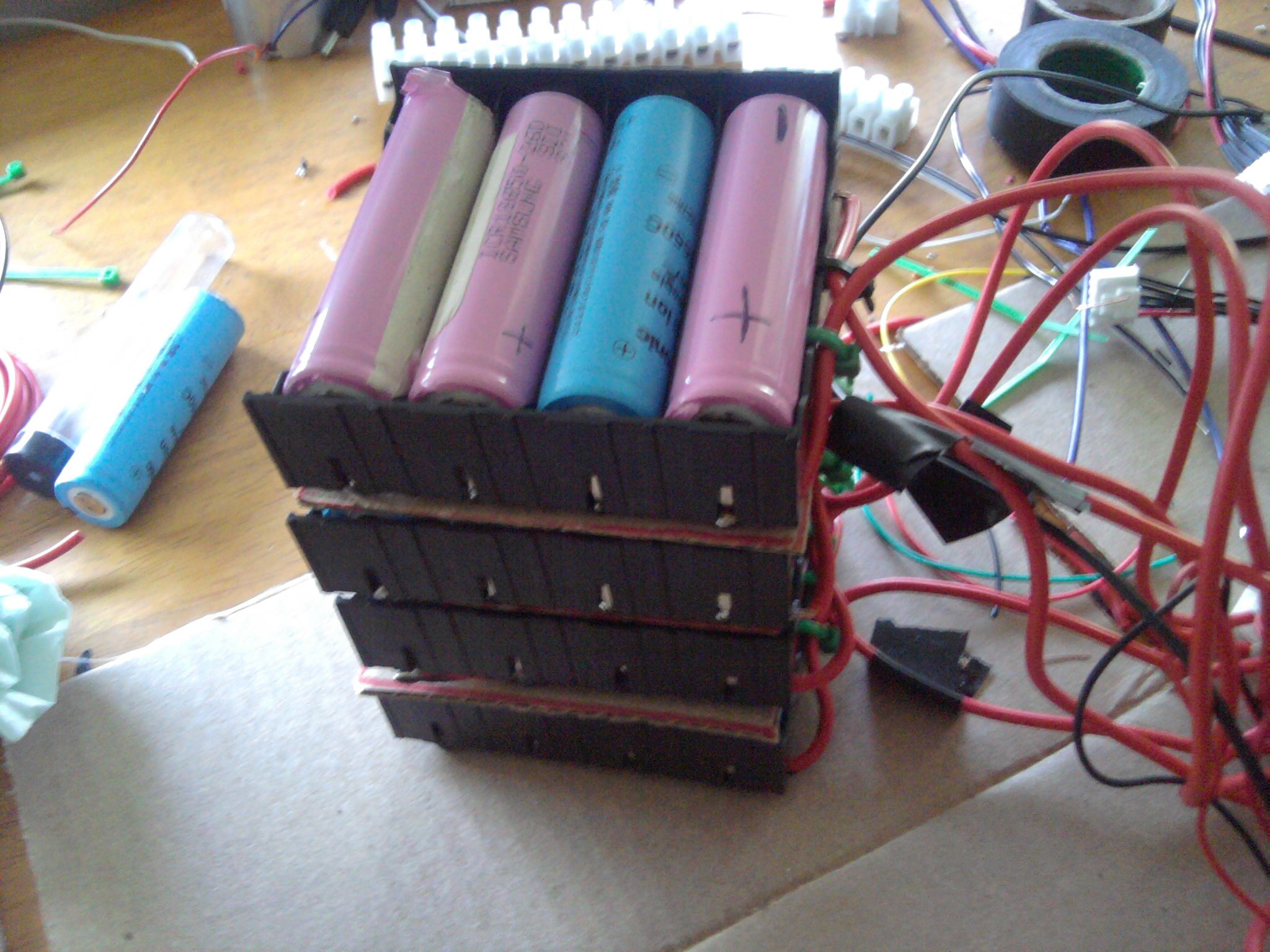 Make an Inexpensive Lithium-Ion Battery Pack : 10 Steps (with Pictures ...