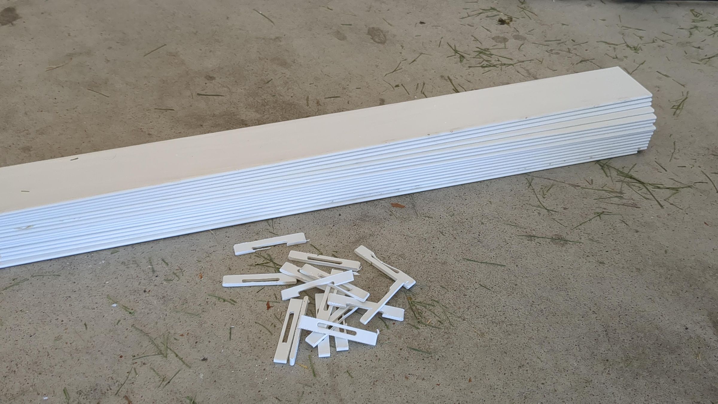 Repurpose Vinyl Blinds Into Modern Slatted Planter Wall : 12 Steps ...